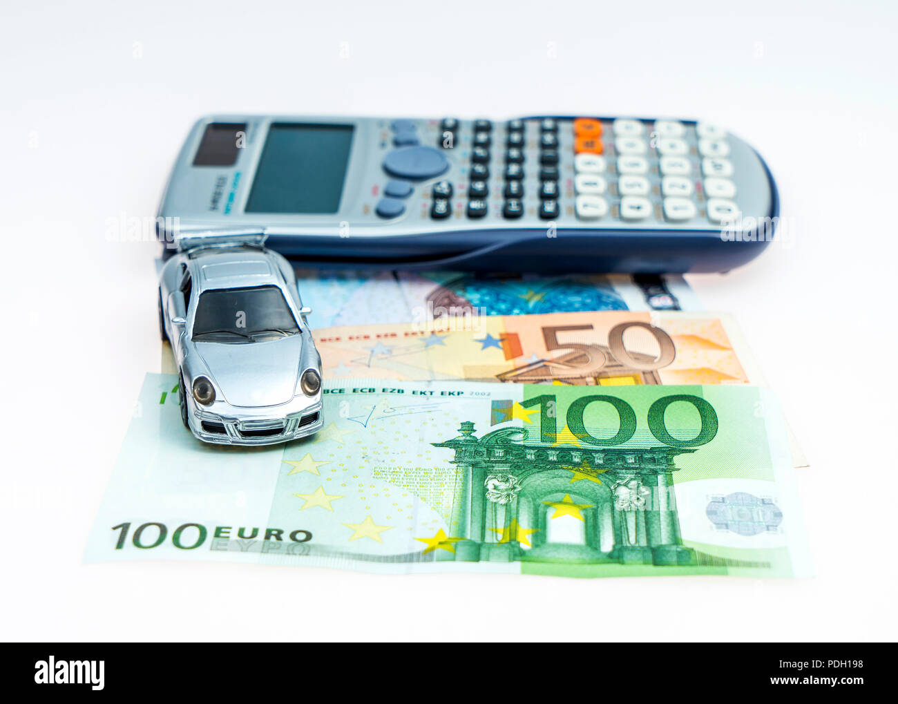 Modellauto und Euro Scheine, Studioaufnahme Stock Photo - Alamy