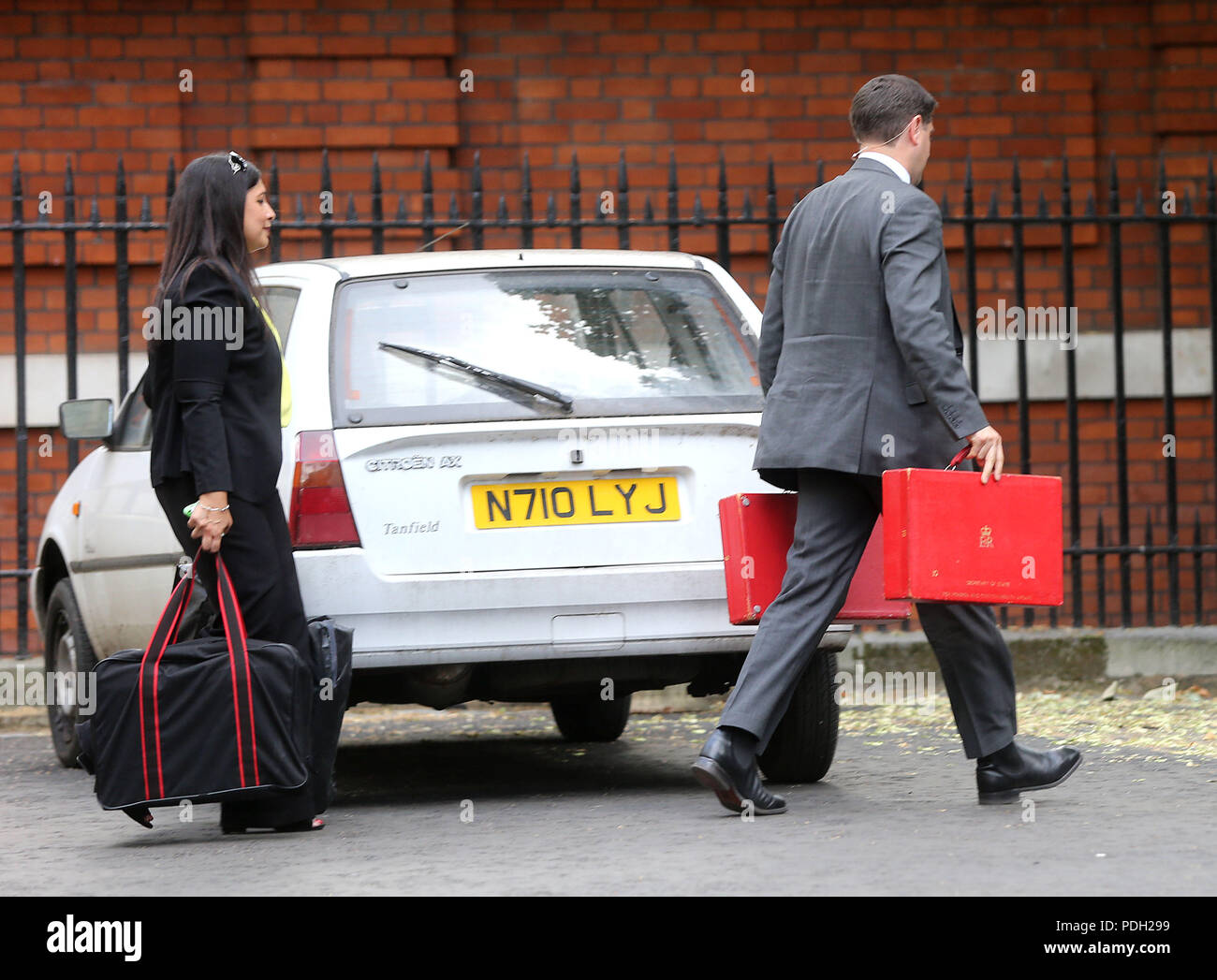 Resignation as foreign secretary hi-res stock photography and images ...