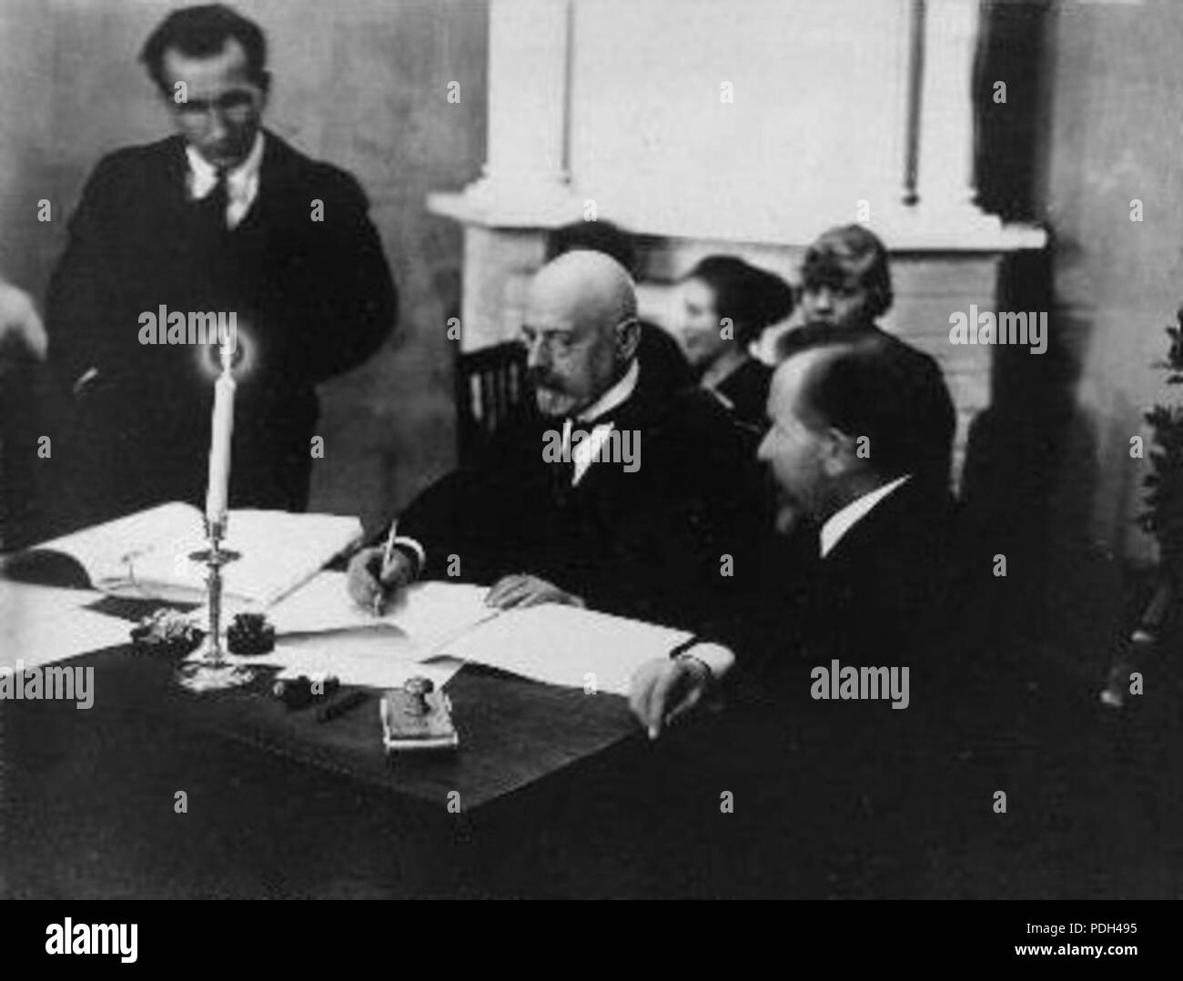 Treaty process Black and White Stock Photos & Images - Alamy
