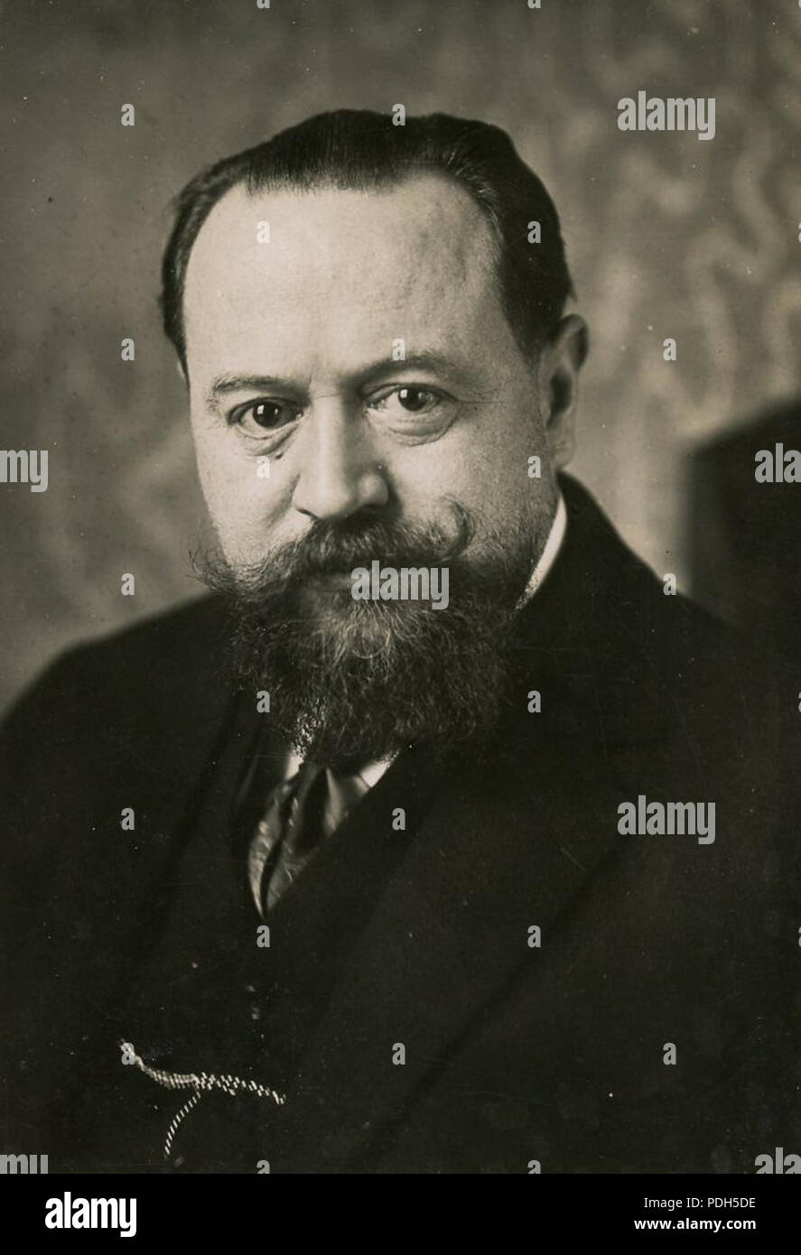 Artist raoul hi-res stock photography and images - Alamy