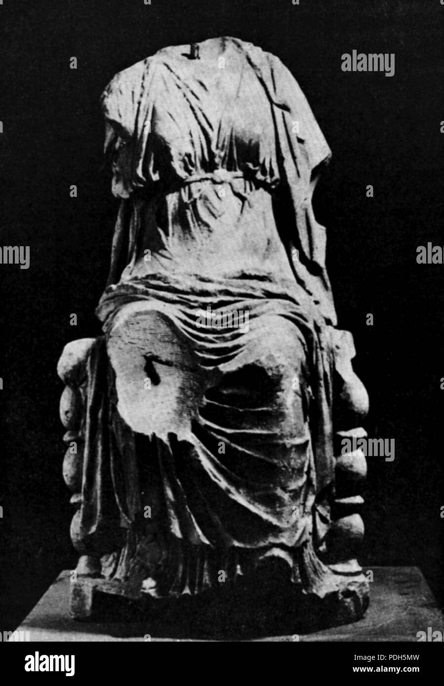 Ancient roman woman statue hi-res stock photography and images - Alamy