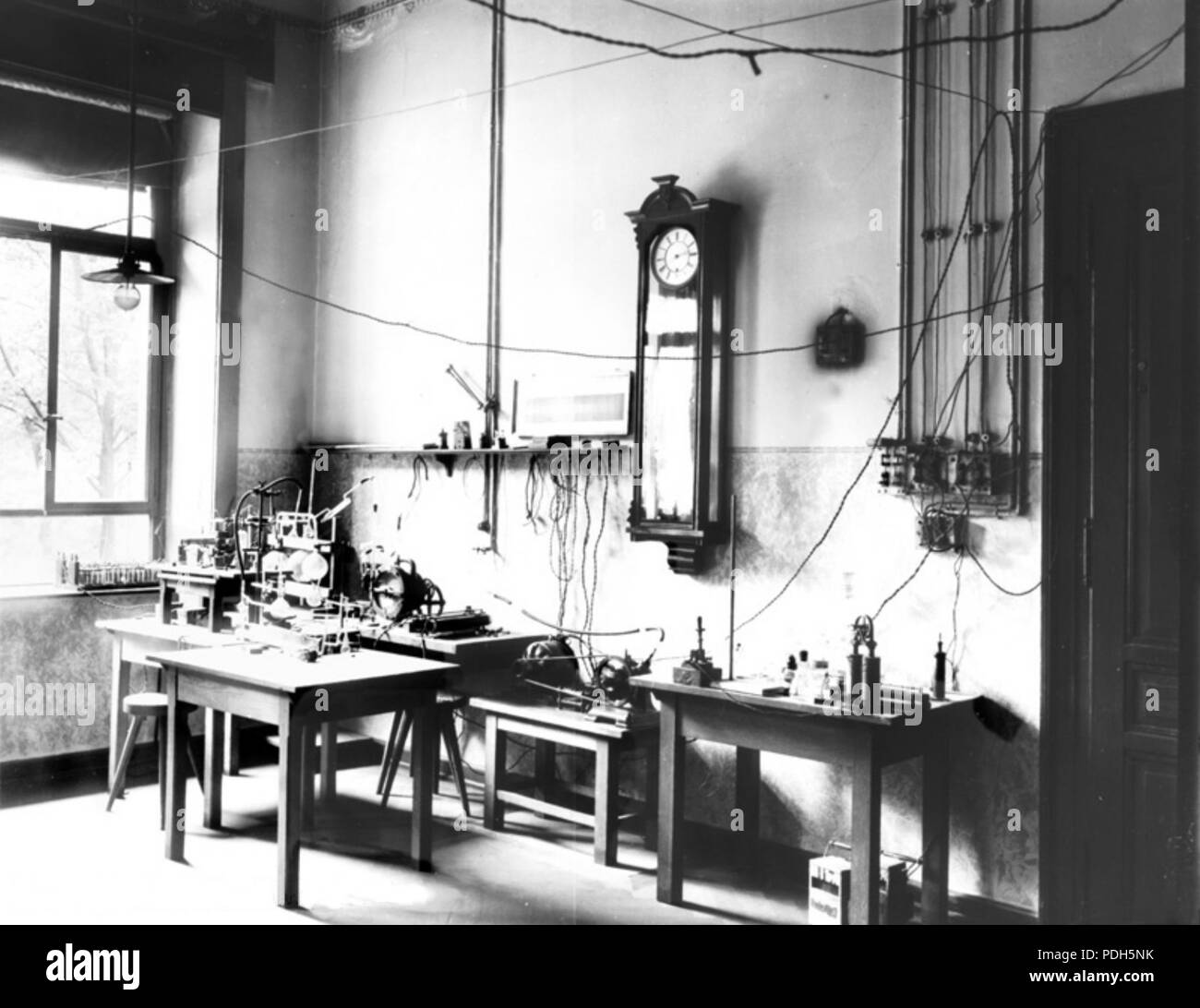 Wilhelm rontgen x ray hi-res stock photography and images - Alamy