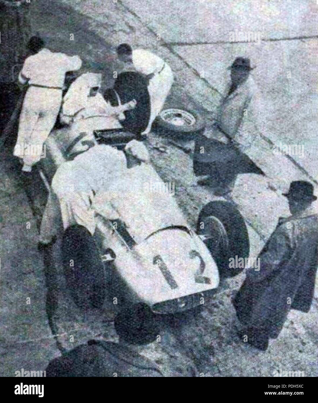 283 Rudolf Caracciola au ravitaillement (et futur vainqueur du Grand ...