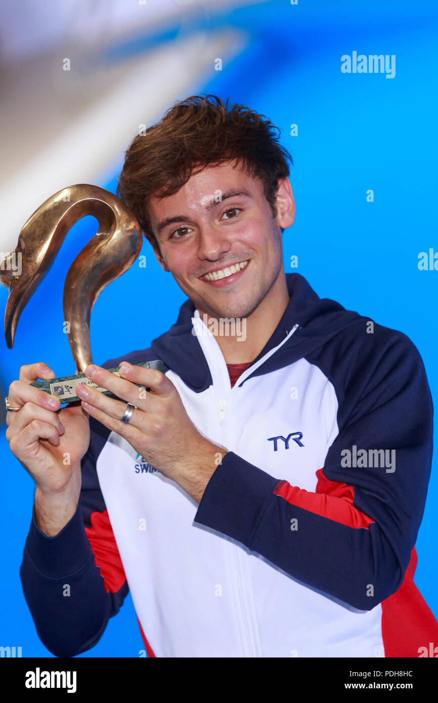 Springboard diver hi-res stock photography and images - Alamy