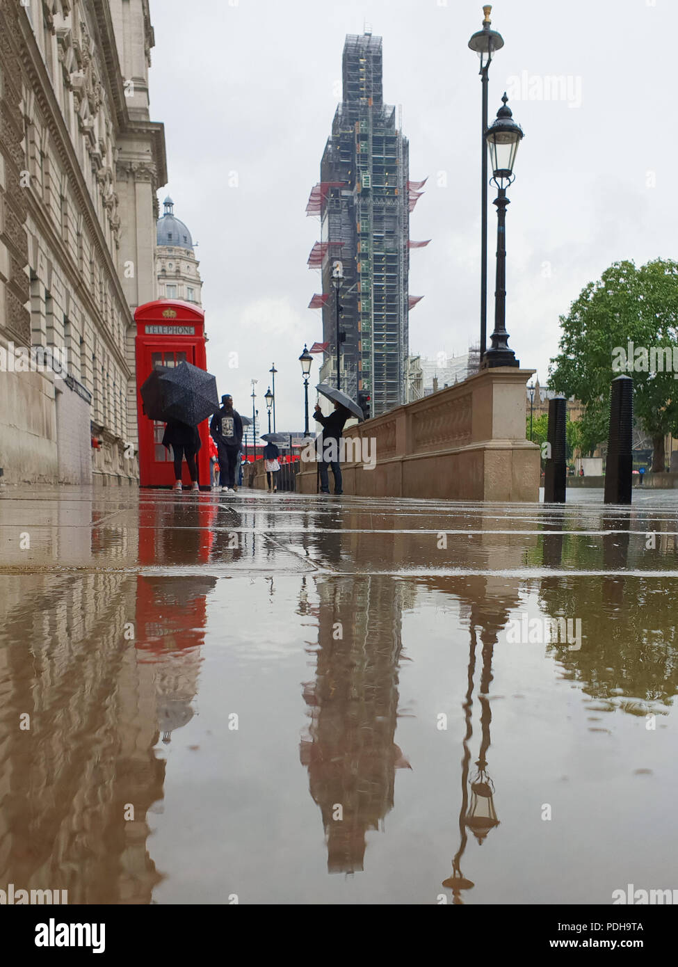 Big ben reflection in puddle hi-res stock photography and images - Alamy