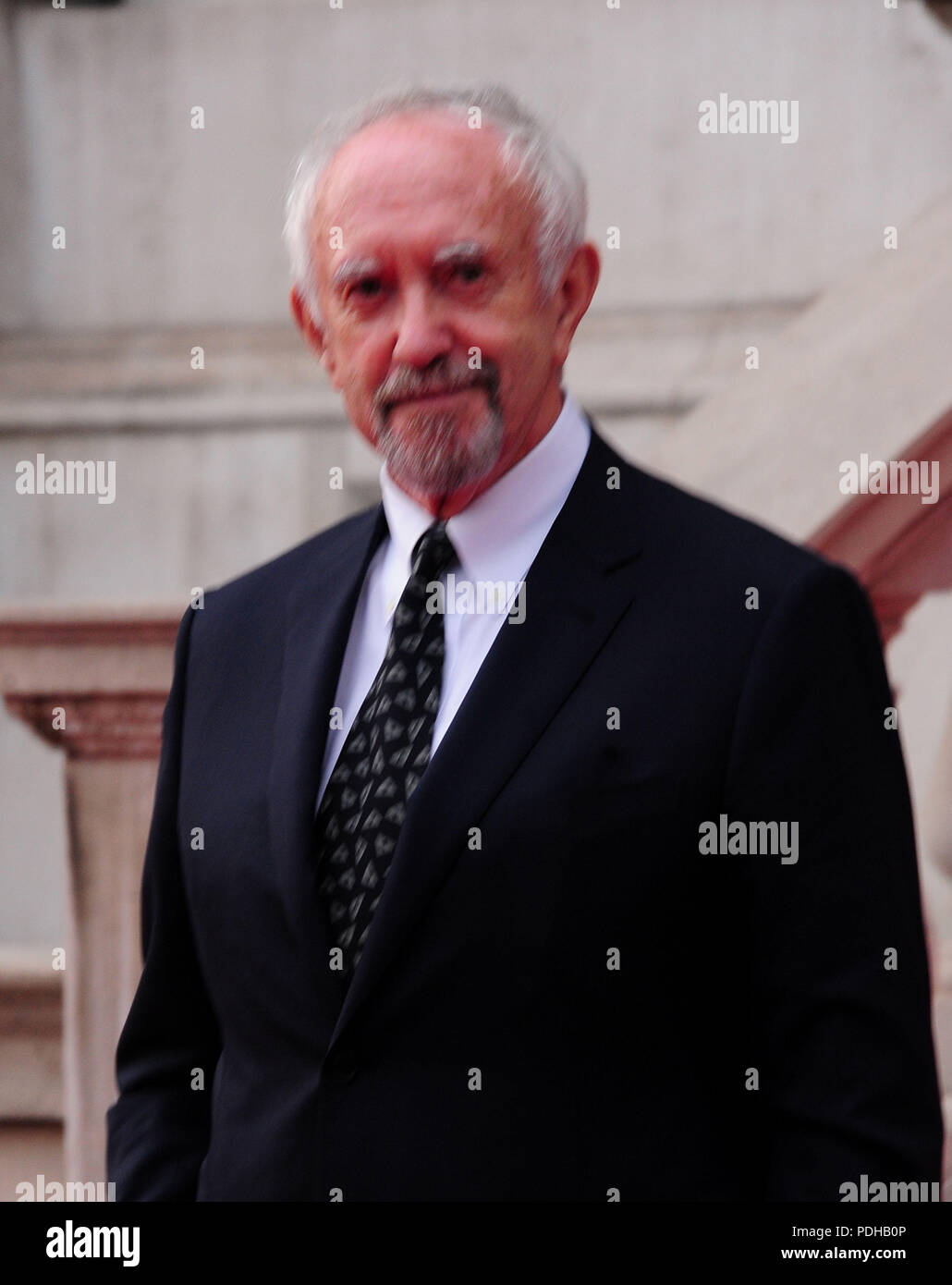 Jonathan pryce attending hi-res stock photography and images - Alamy