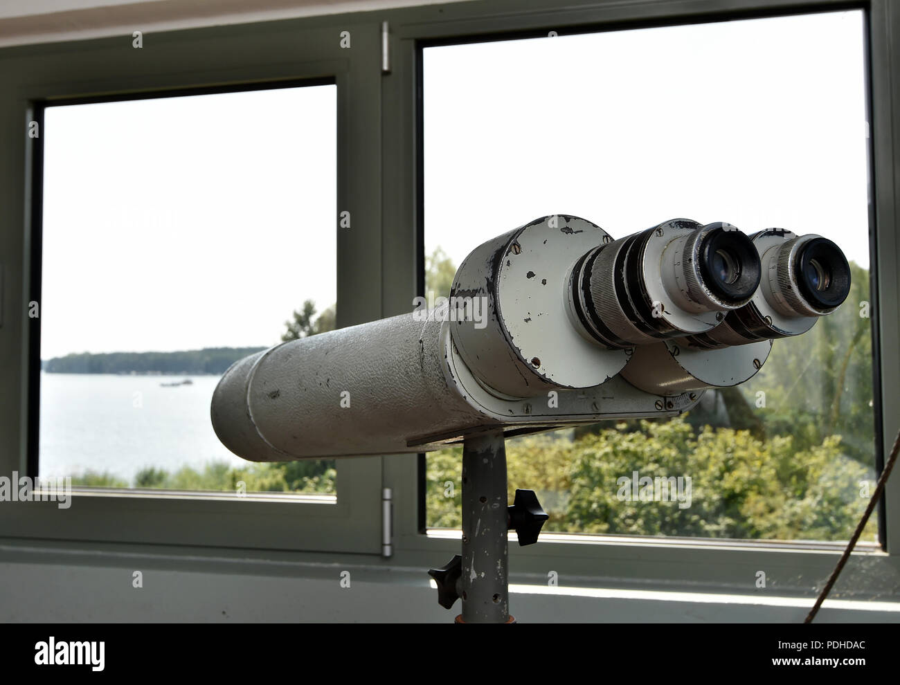 Nieder Neuendorf, Germany. 09th Aug, 2018. A special telescope of the ...