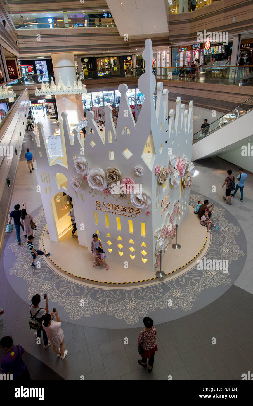 Shanghai, Shanghai, China. 10th Aug, 2018. Shanghai, CHINA-A white ...