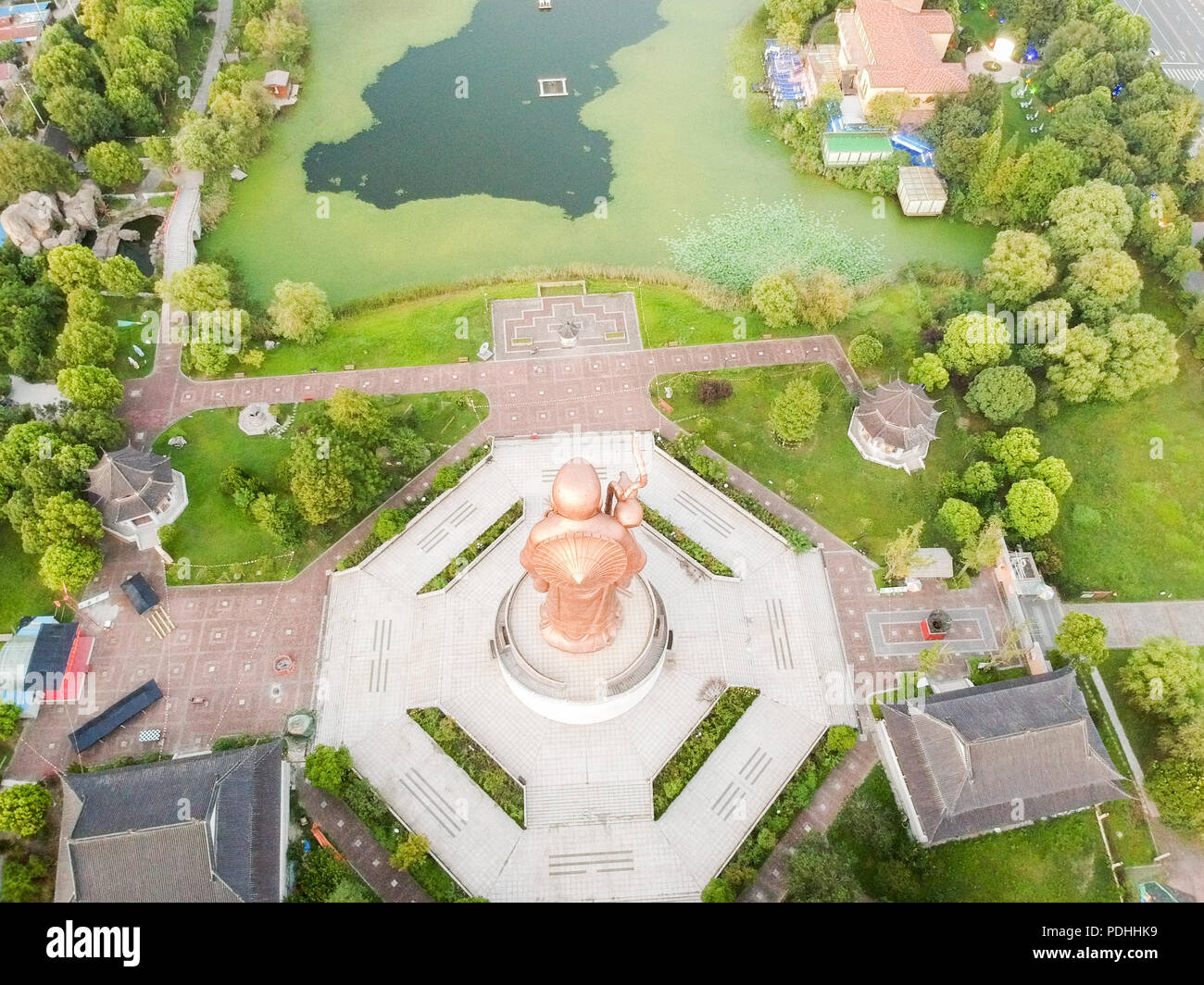 Rugao, Rugao, China. 10th Aug, 2018. Rugao, CHINA-The giant bronze ...