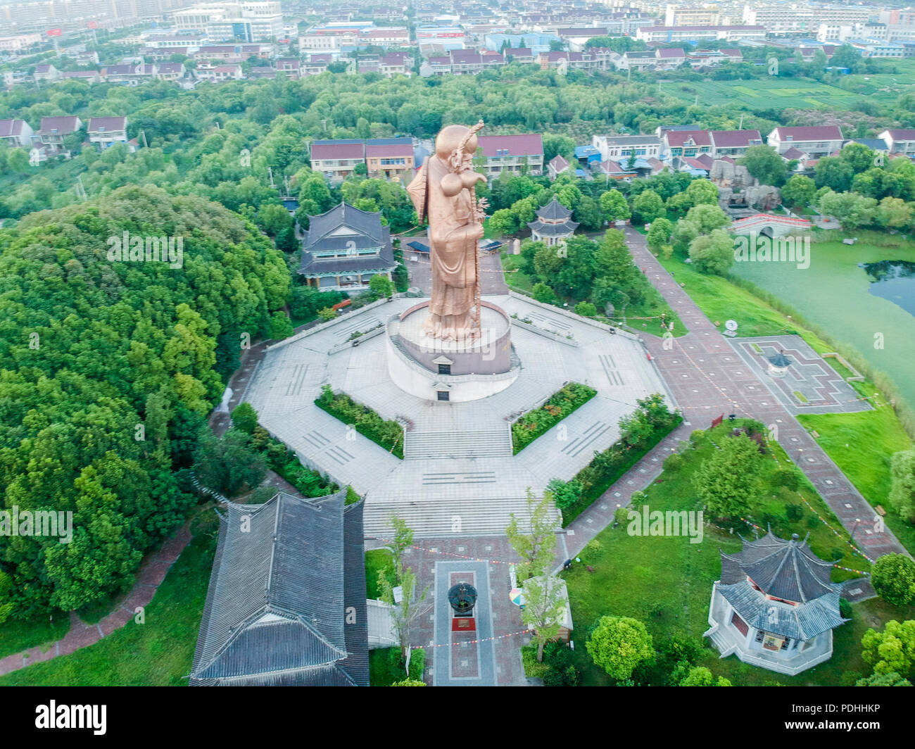 Rugao, Rugao, China. 10th Aug, 2018. Rugao, CHINA-The giant bronze ...