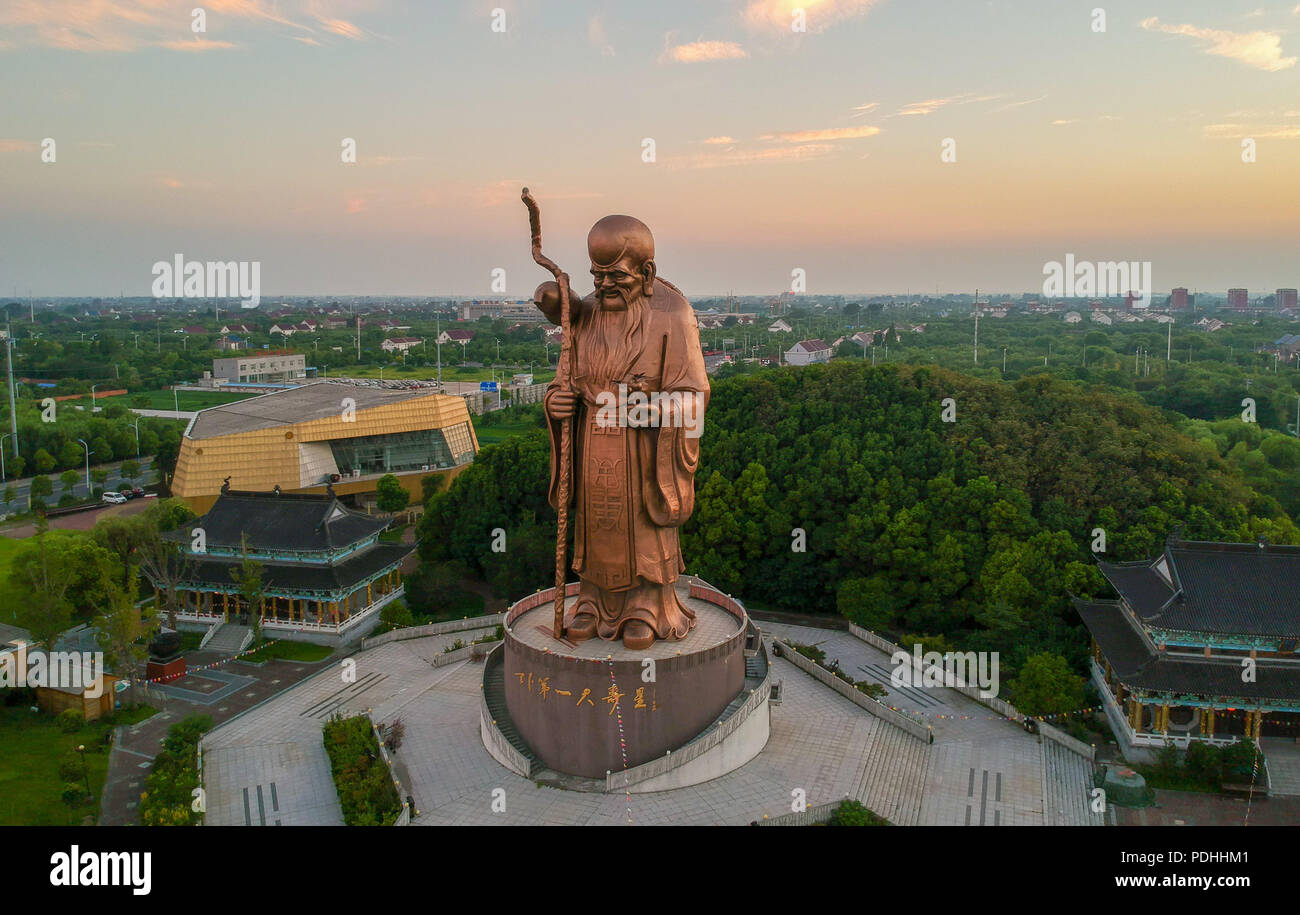 Rugao, Rugao, China. 10th Aug, 2018. Rugao, CHINA-The giant bronze ...