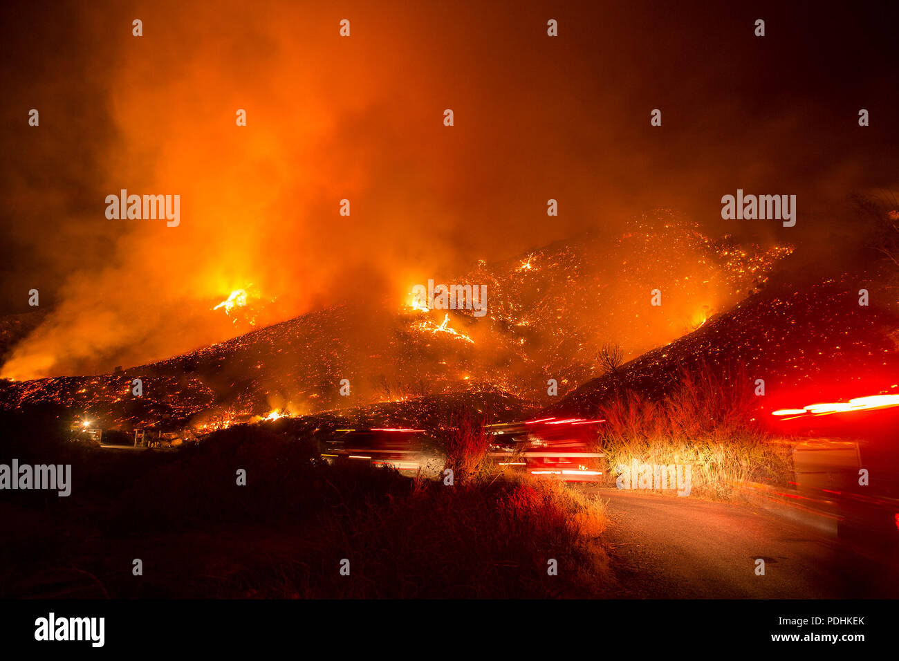 Lake Elsinore, California, USA. 10th Aug, 2018. The Holy Fire continues ...