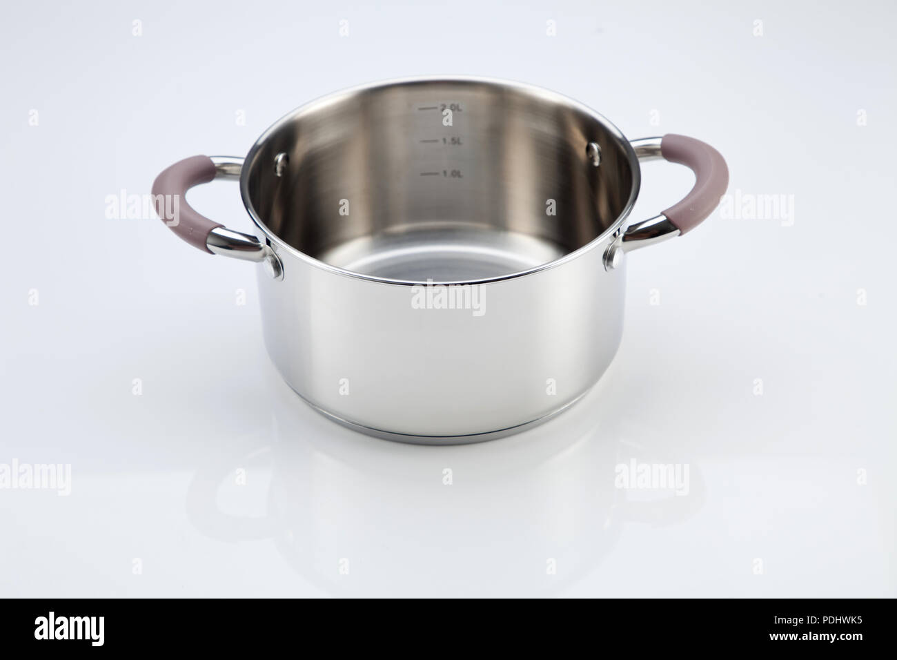 Empty cooking pot hi-res stock photography and images - Alamy