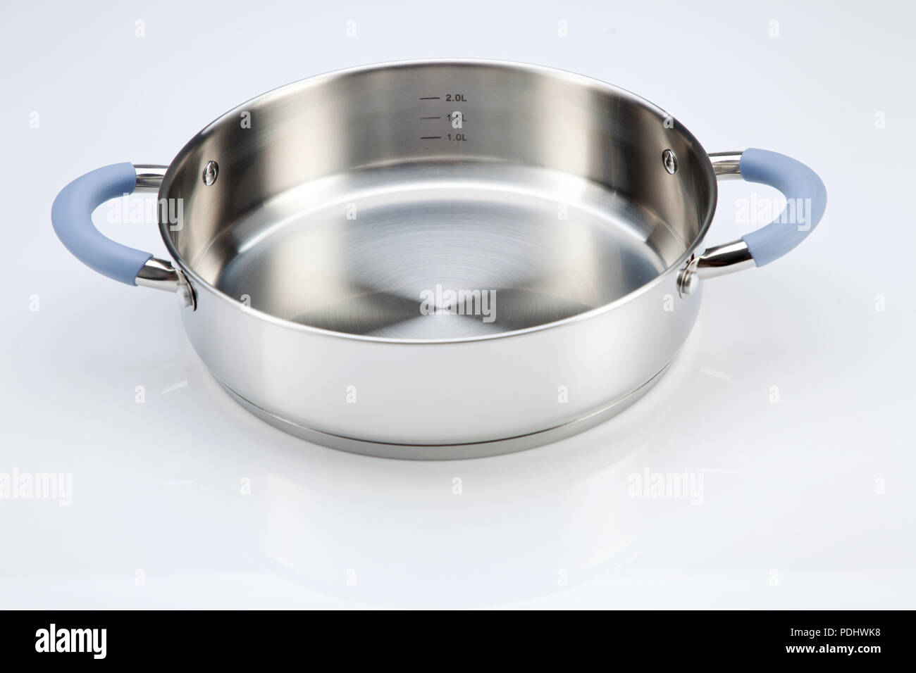 Empty cooking pot hi-res stock photography and images - Alamy