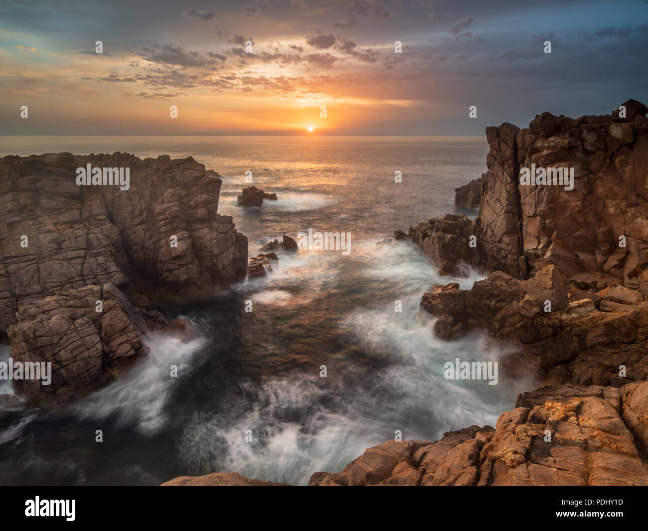 Sines hi-res stock photography and images - Alamy