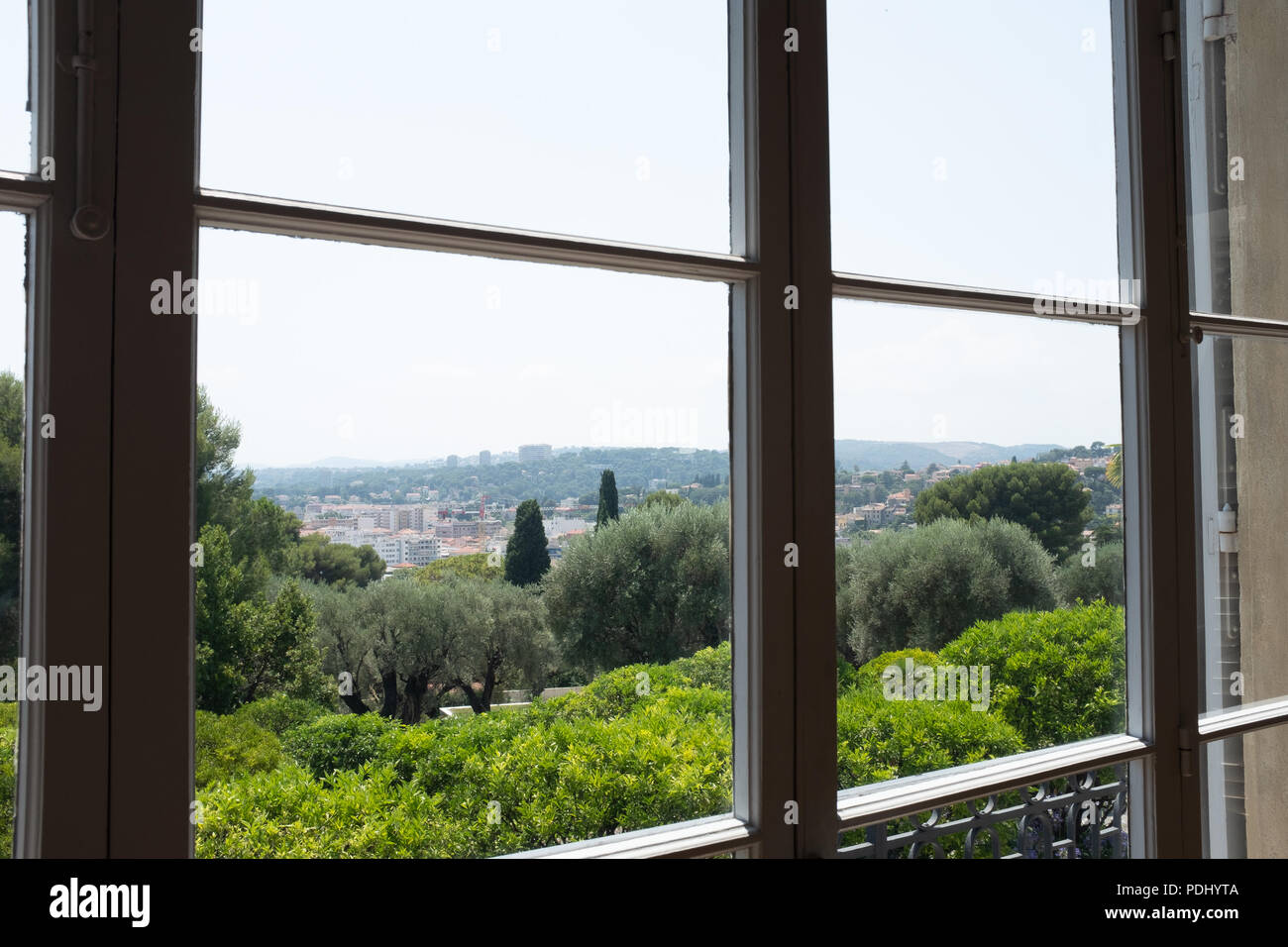 House of renoir hi-res stock photography and images - Alamy