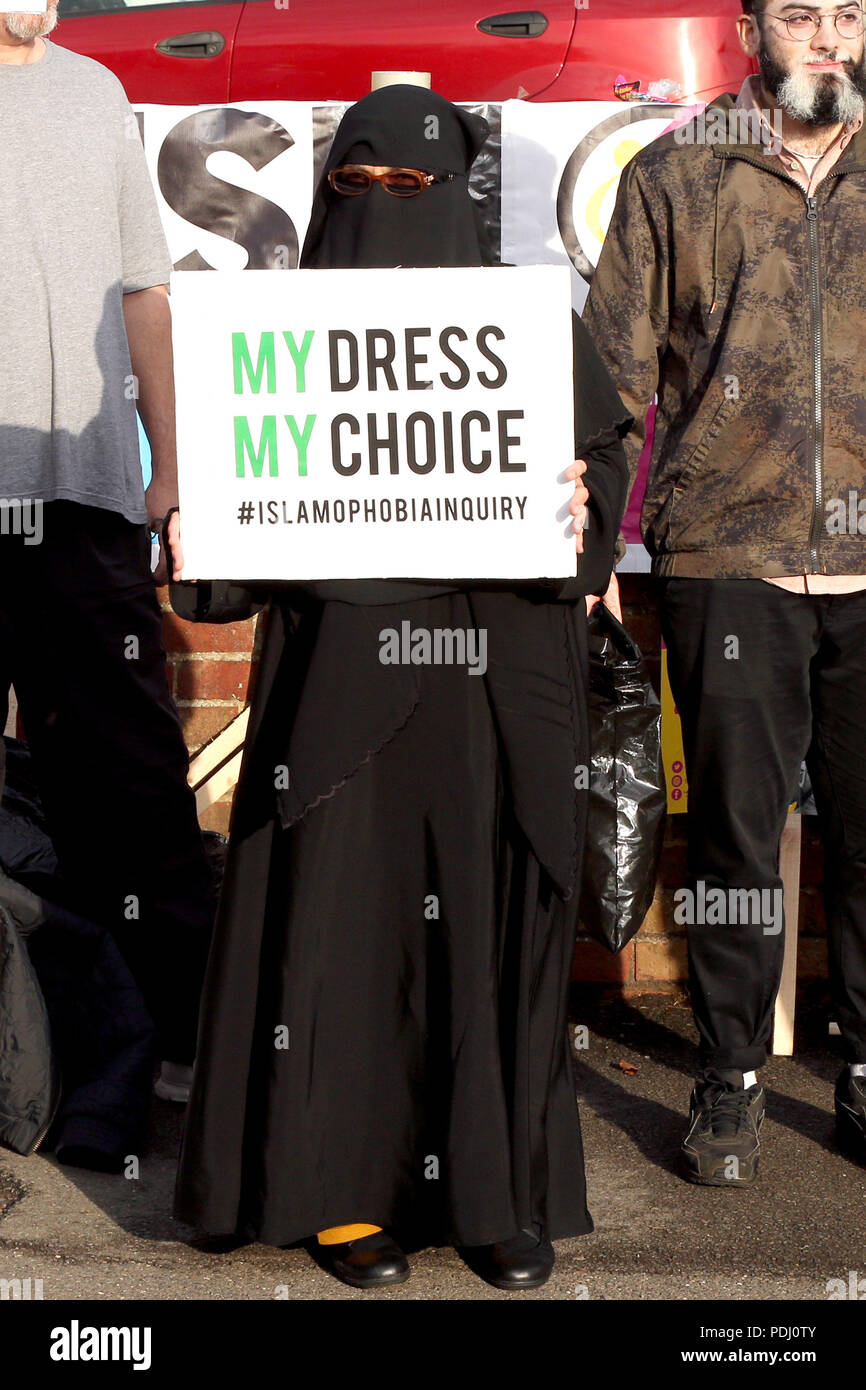 A woman wearing a burka joins the protest near Boris Johnsons Uxbridge ...