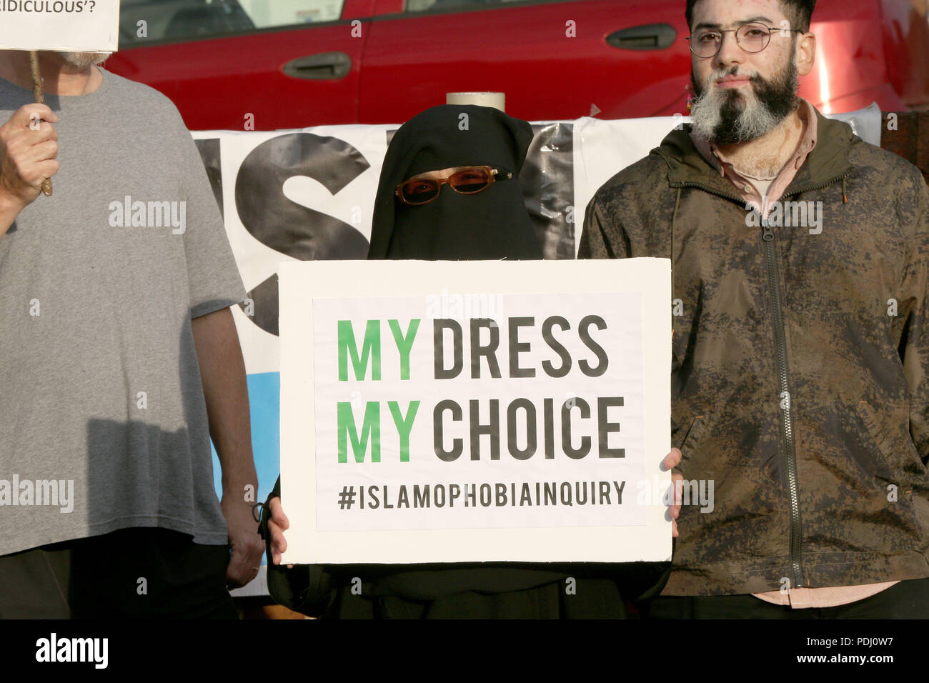 Burka joins protest hi-res stock photography and images - Alamy