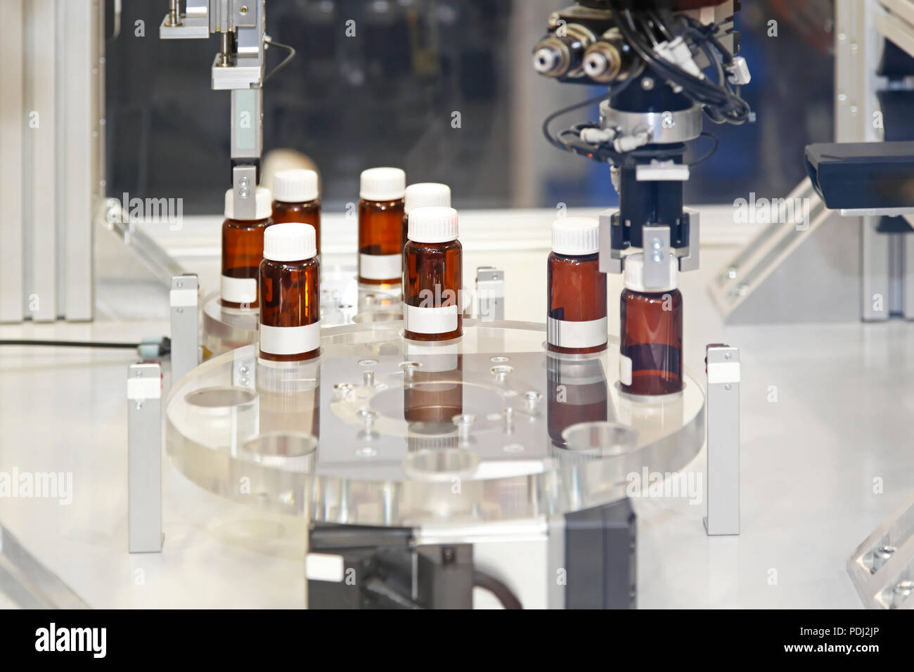 Pharmaceutical manufacturing process hi-res stock photography and ...