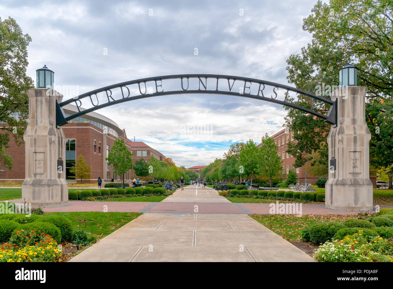University entrance gate hi-res stock photography and images - Alamy