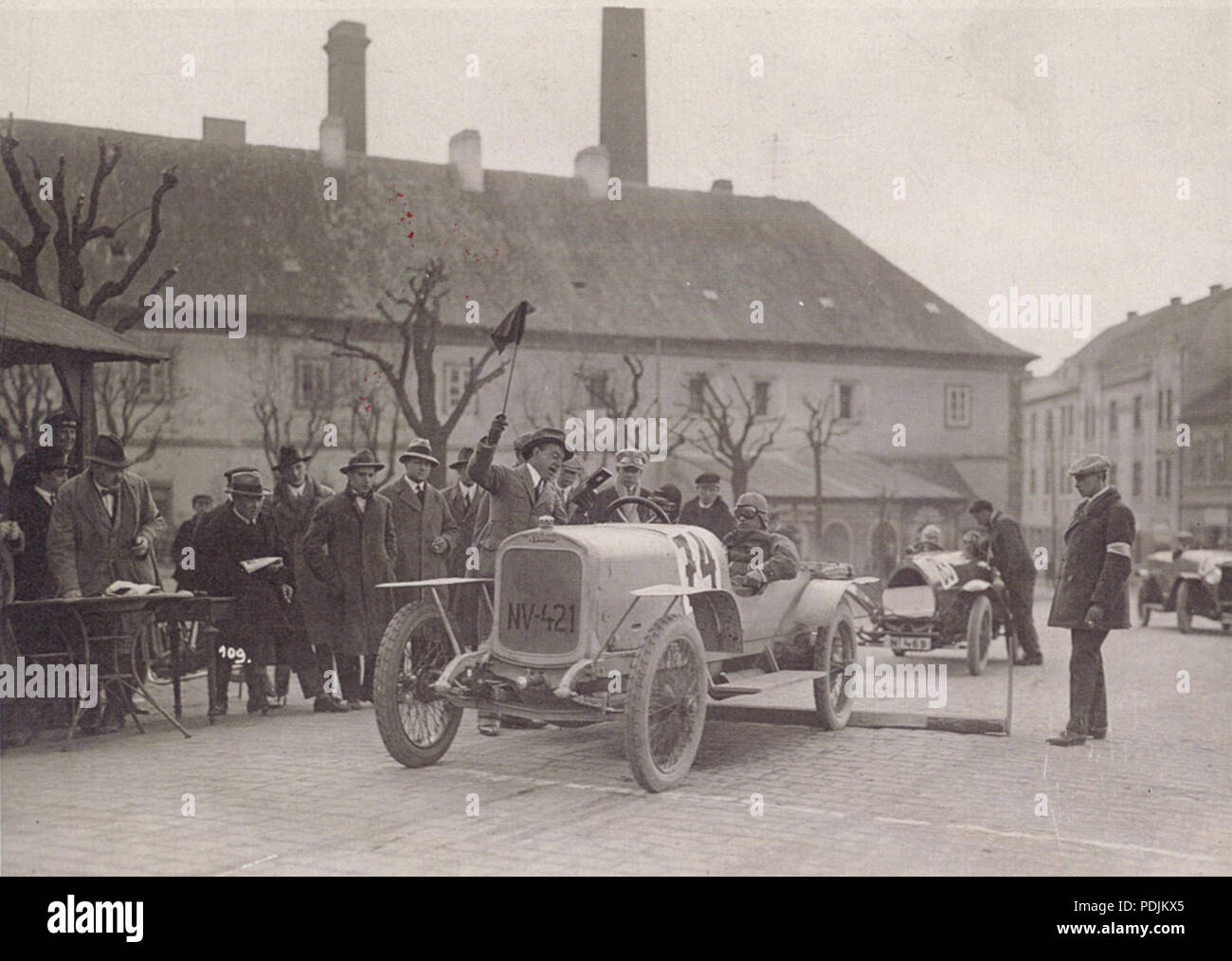 375 Walter typu WZ, Vincent Desenký přo startu na Zbraslavském náměstí ...