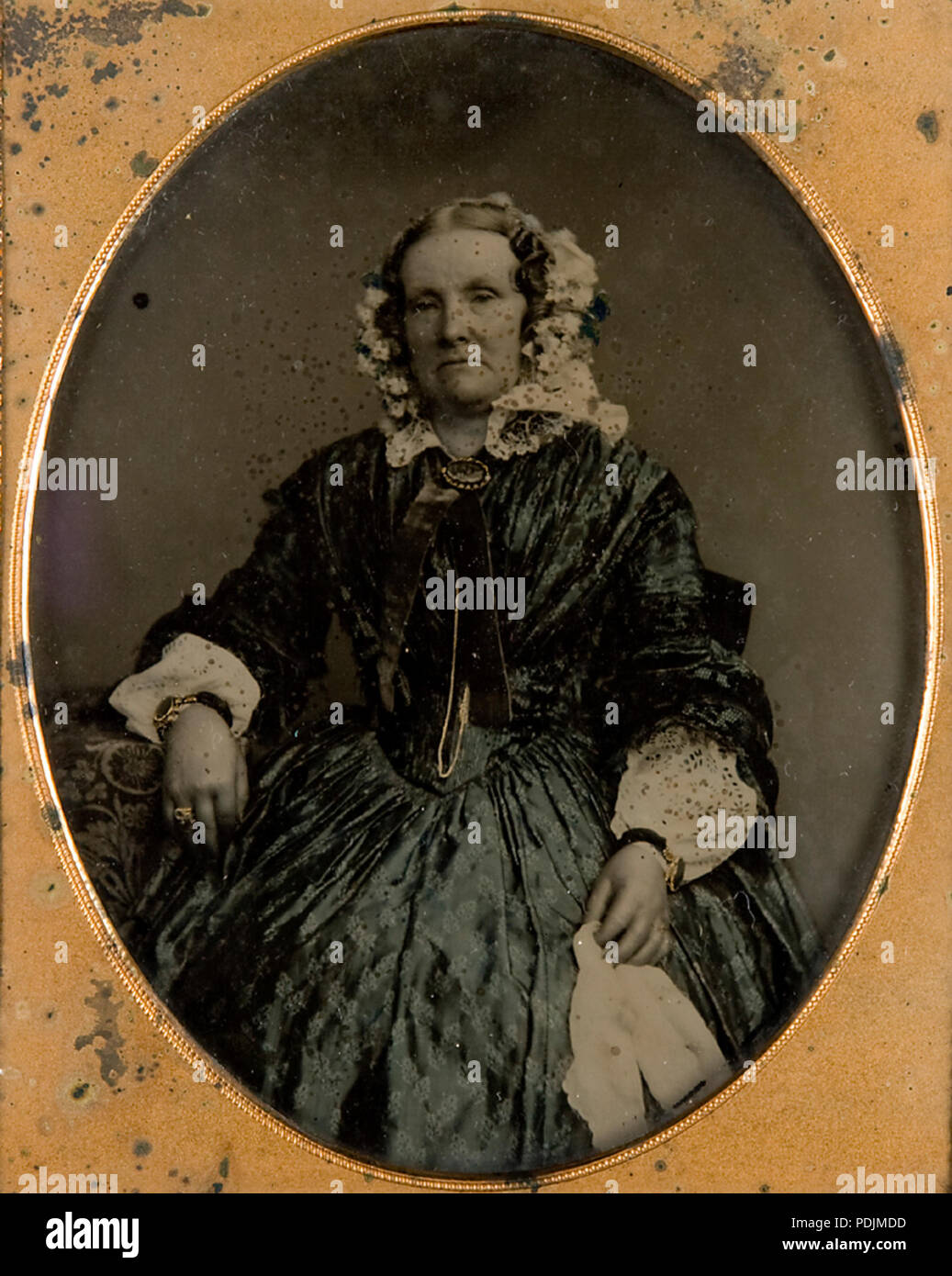 Studio portrait unidentified woman hi-res stock photography and images ...