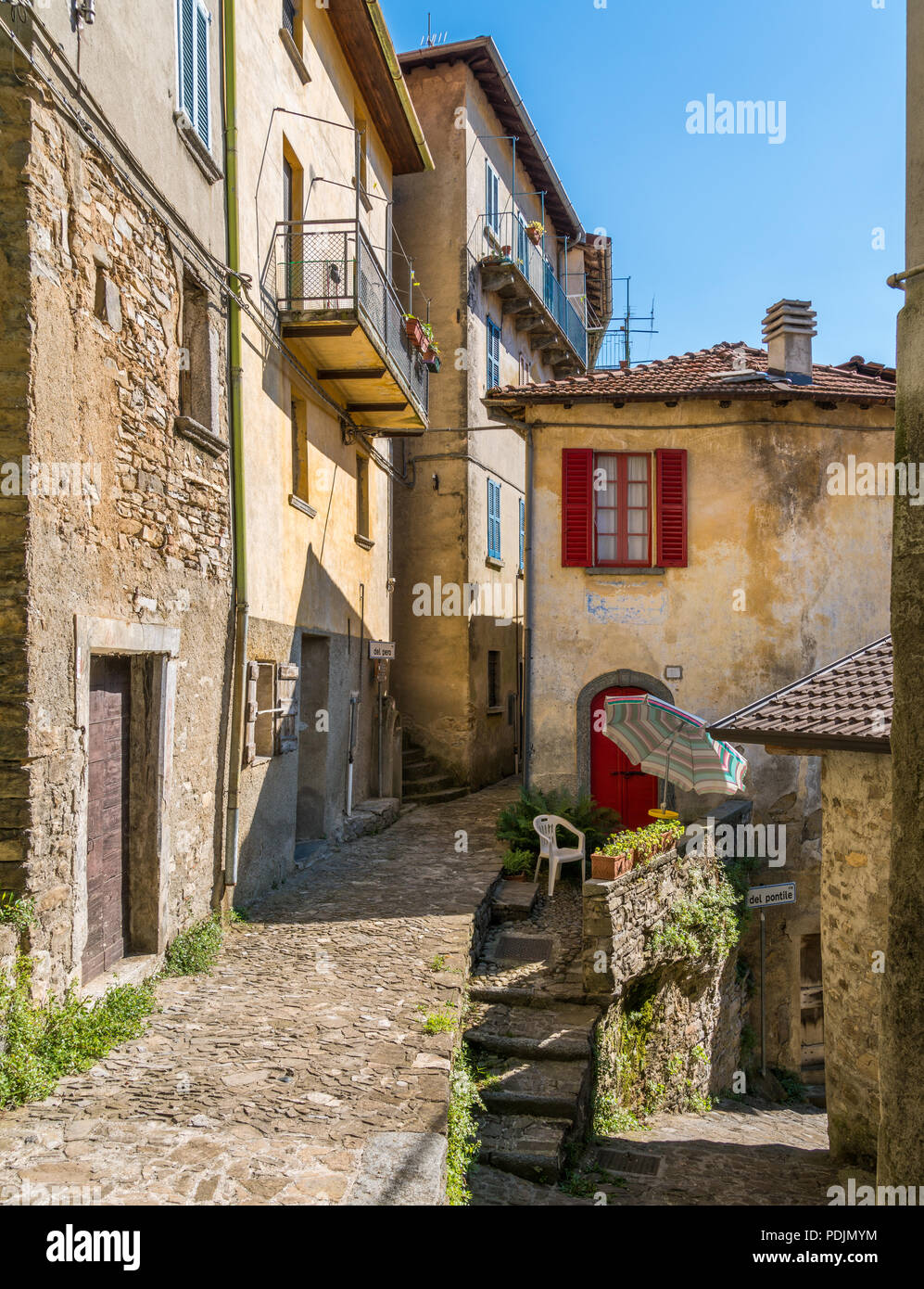 Lake como lenno beach hi-res stock photography and images - Alamy