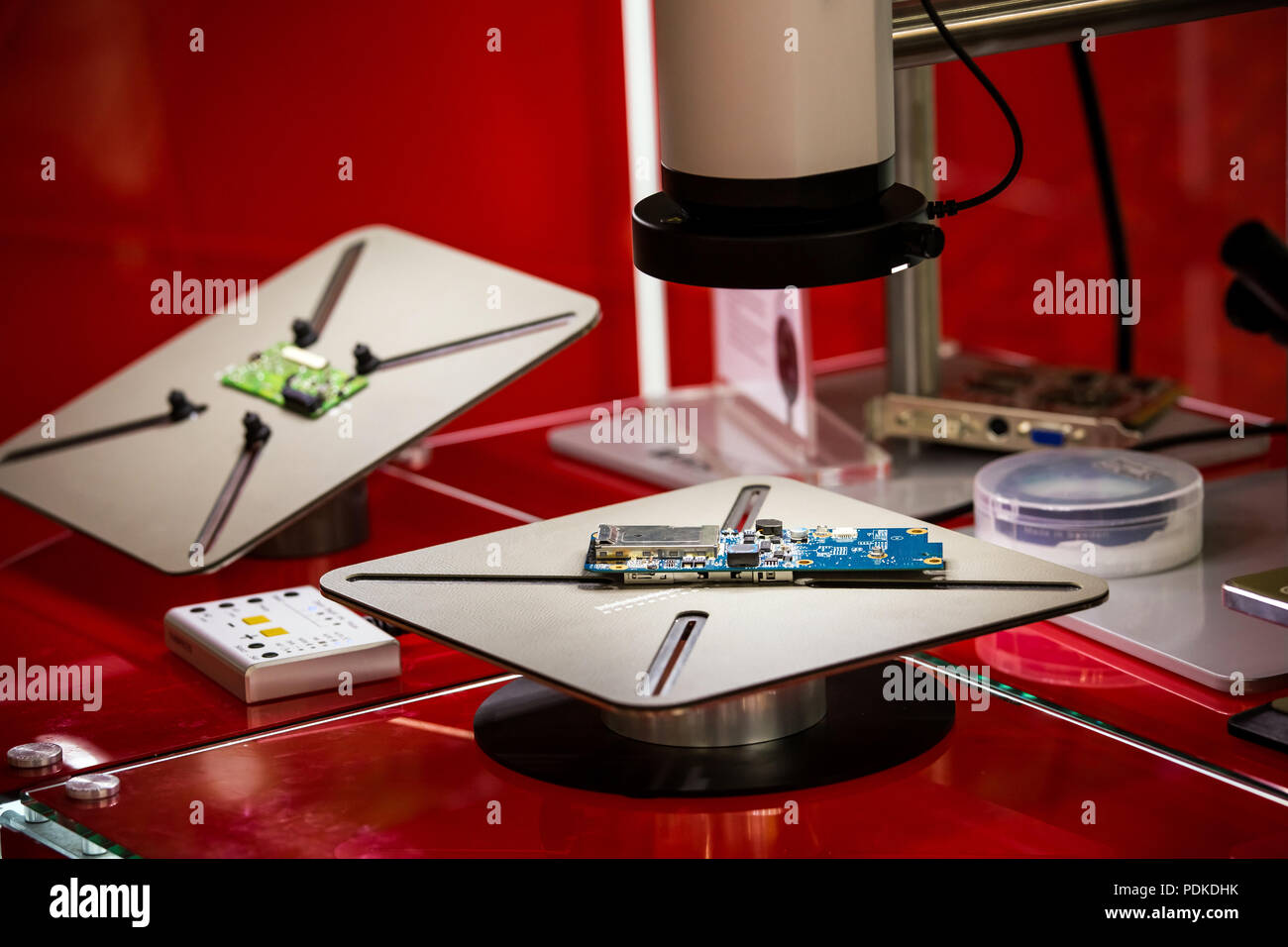 Digital inspection system, microscope for modern optical inspection ...