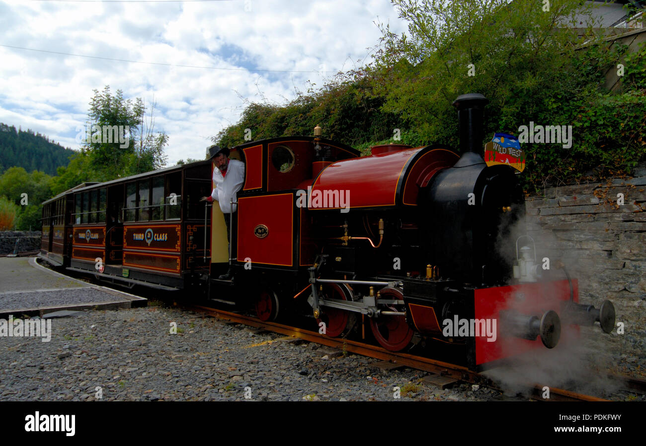 Steam train on the corris railway hi-res stock photography and images ...