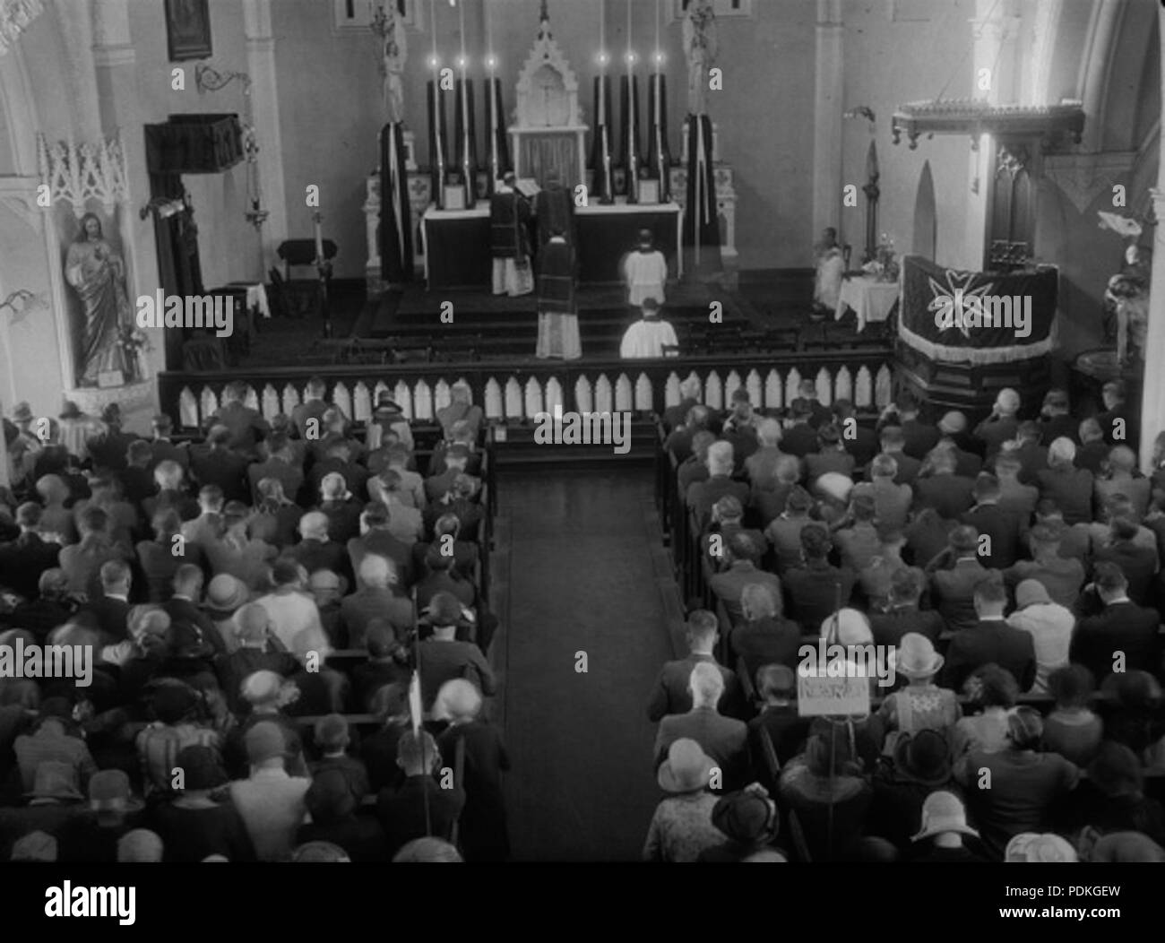 197 St Mary's Cathedral, Perth - ANZAC Day service 1928 Stock Photo - Alamy