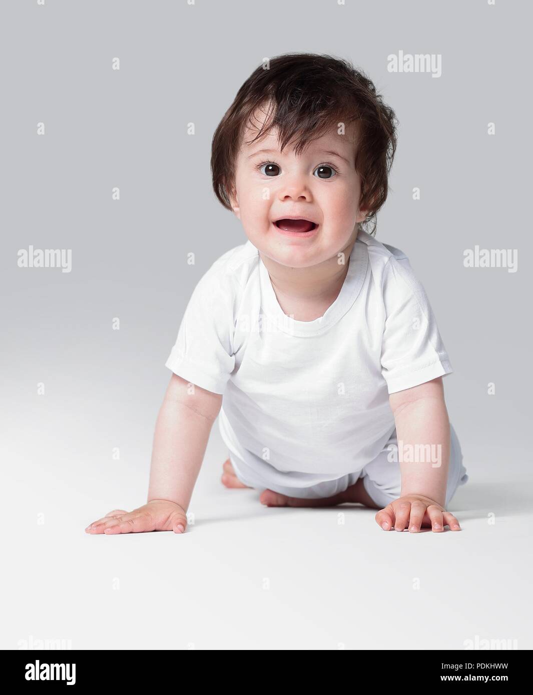 Happy crawling baby. Side view Stock Photo - Alamy