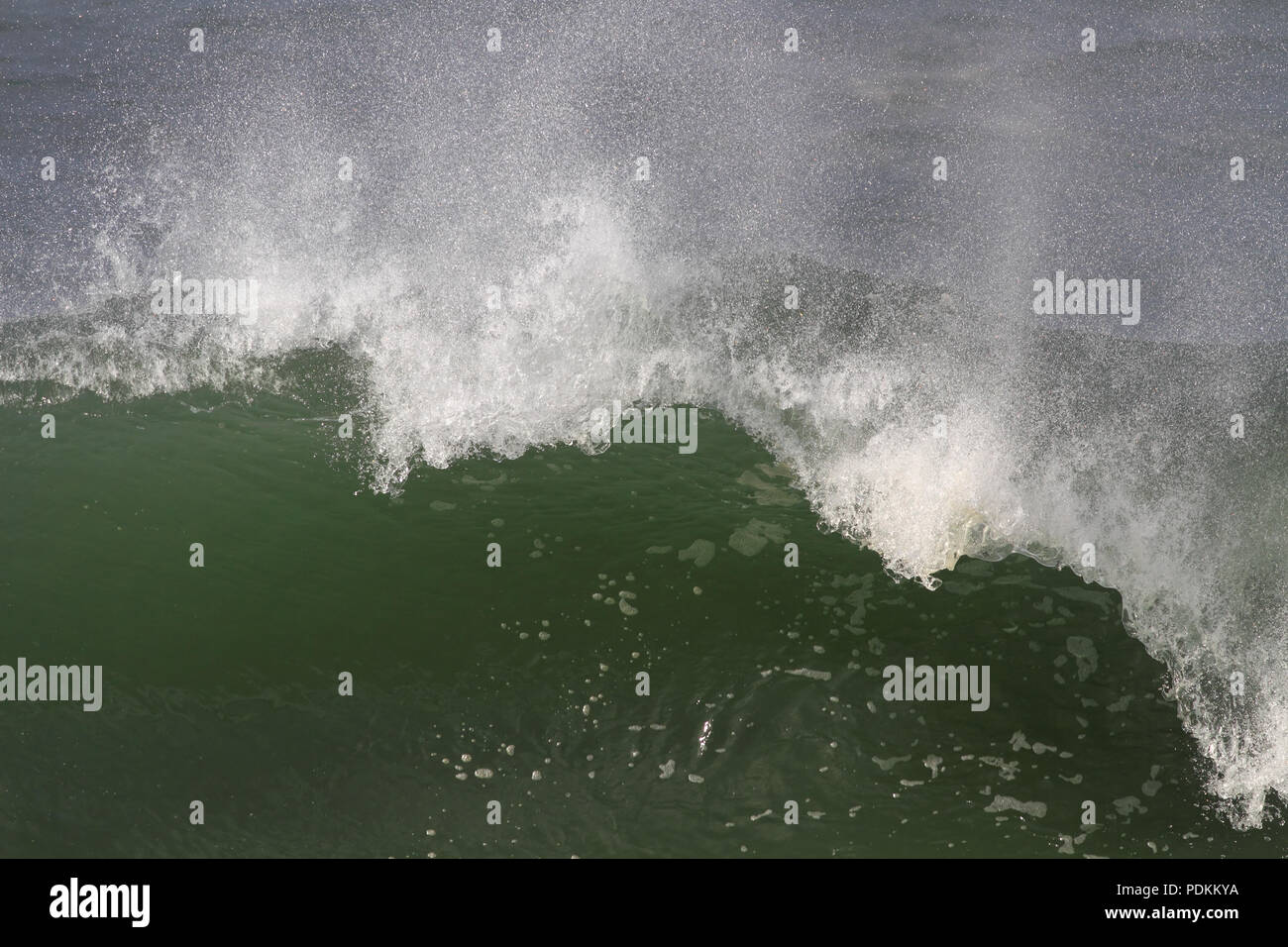Detailed image of a large breaking ocean wave Stock Photo - Alamy