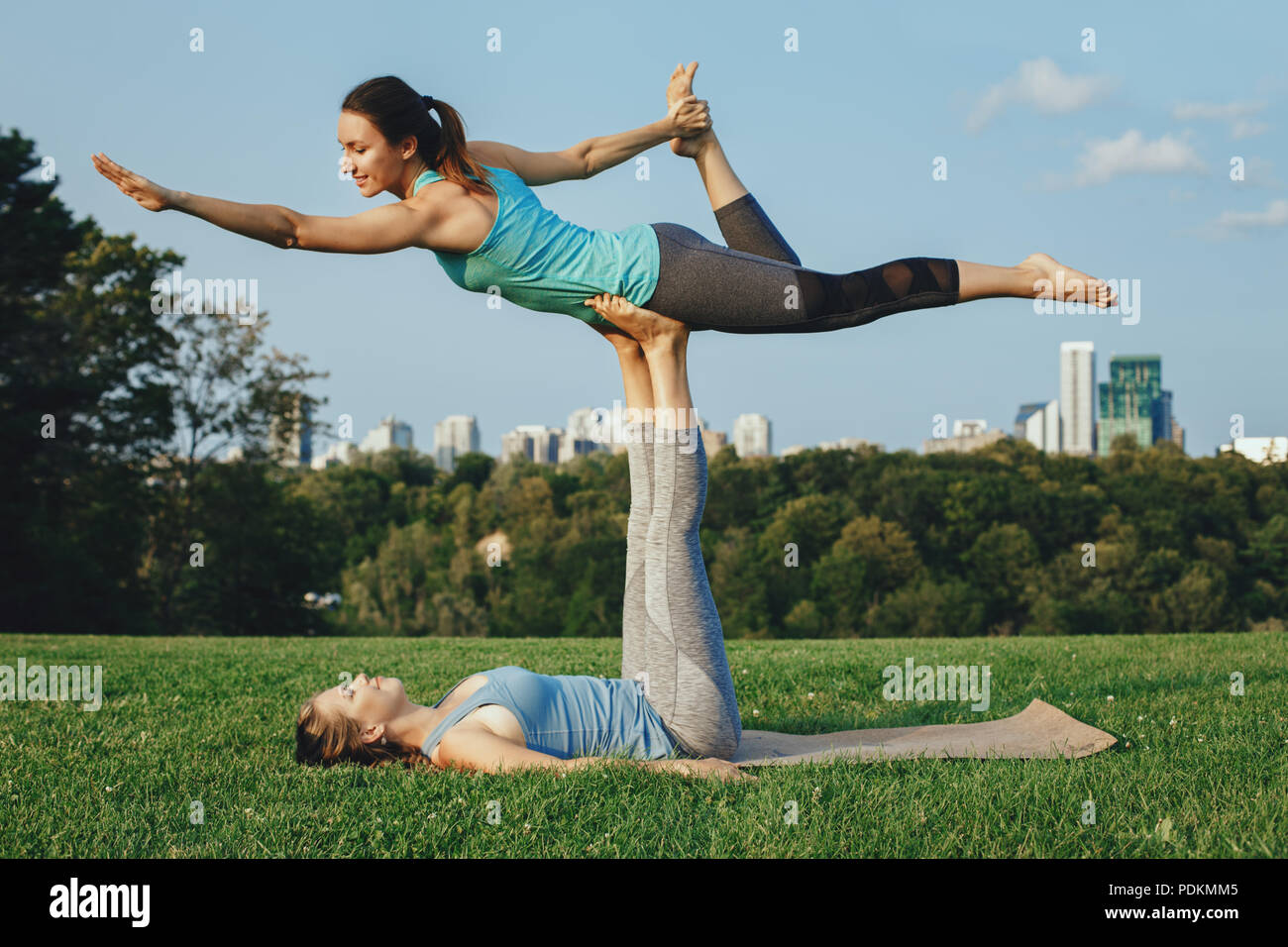 Bird doing yoga hi-res stock photography and images - Alamy