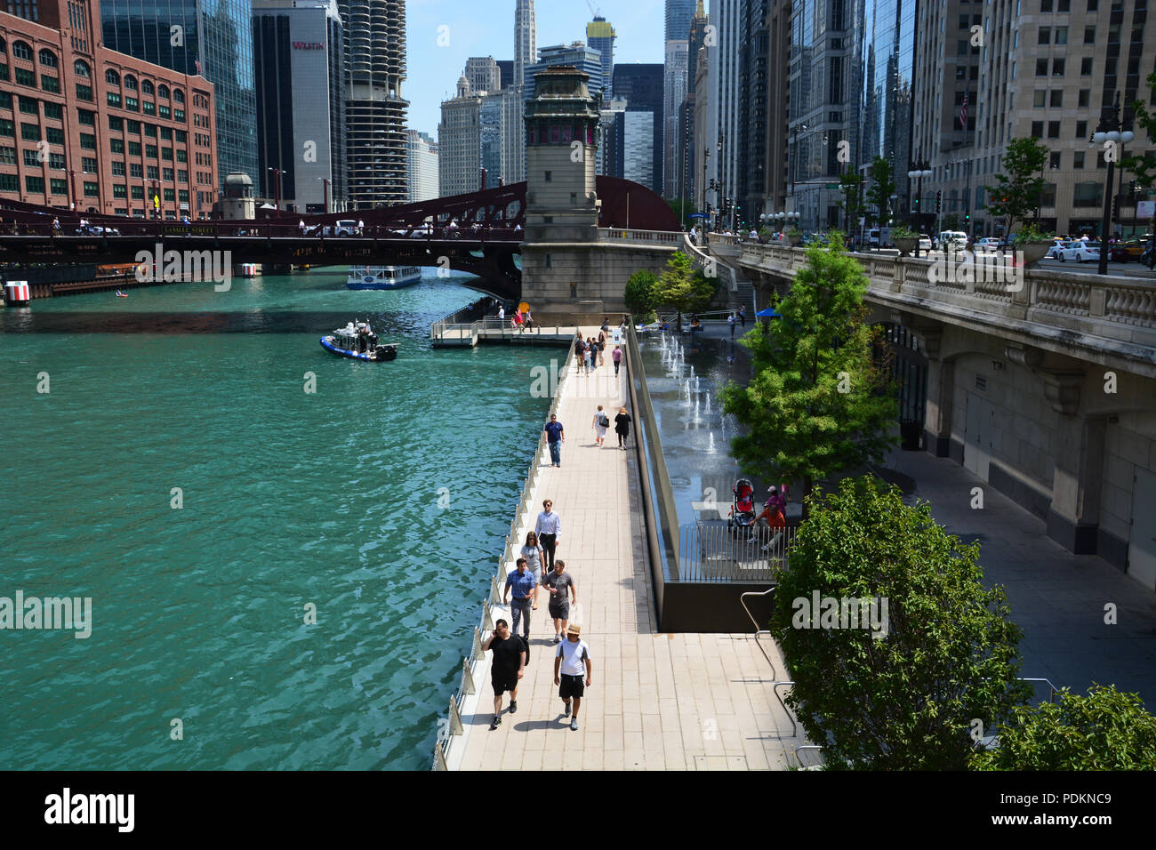Chicago riverwalk hi-res stock photography and images - Alamy