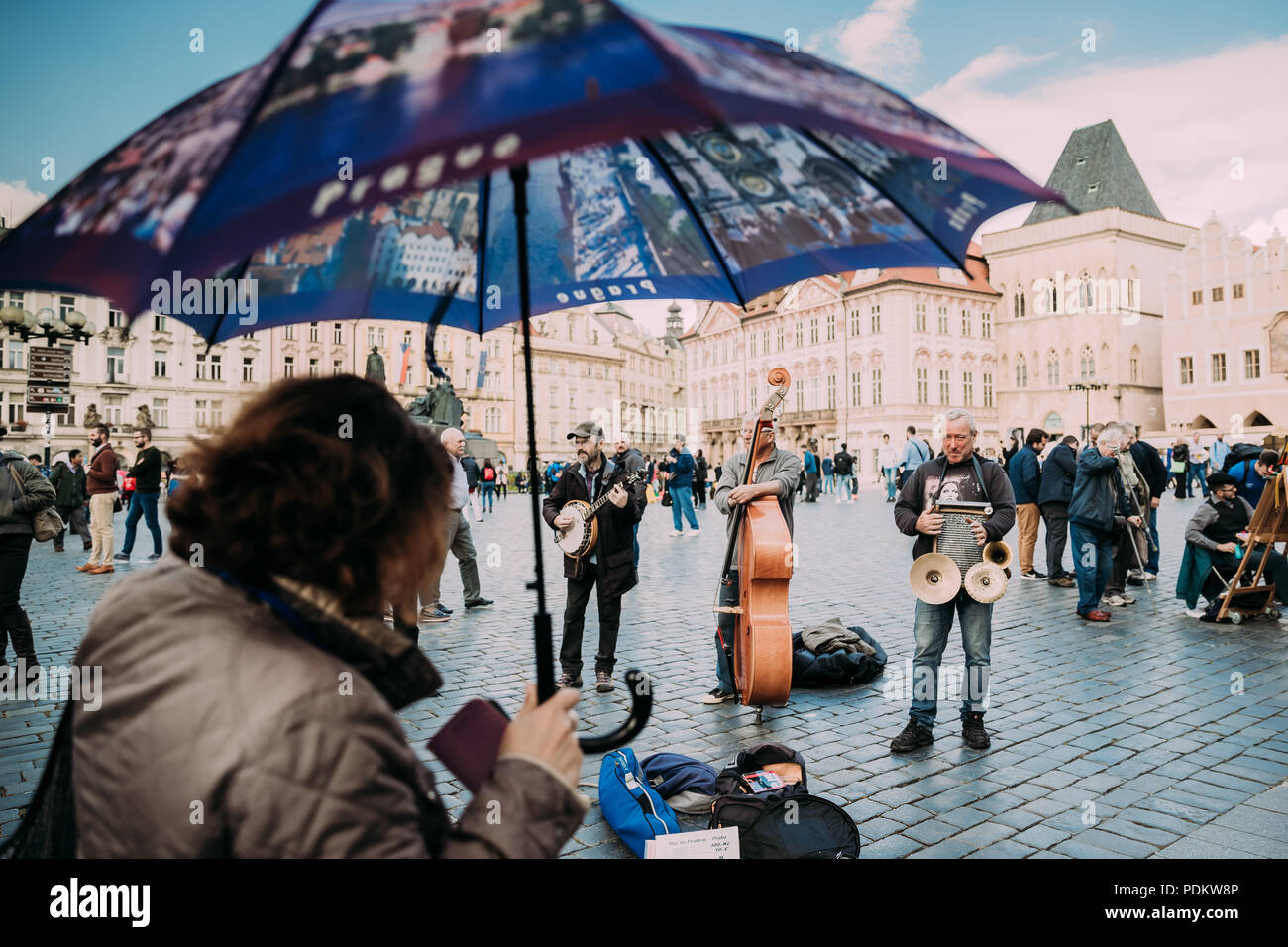 Busking famous band hi-res stock photography and images - Alamy