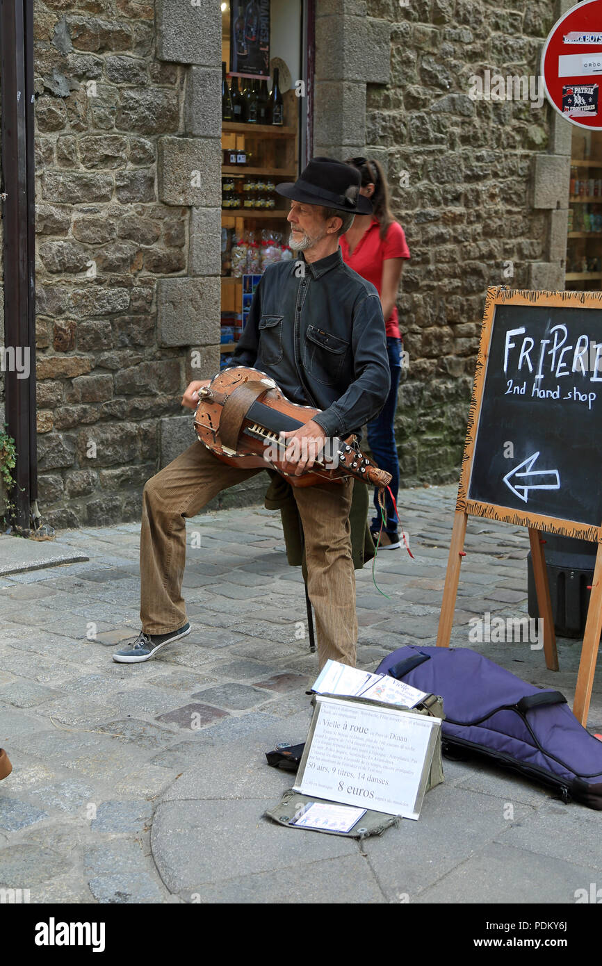 Man playing musical instrument hi-res stock photography and images - Alamy