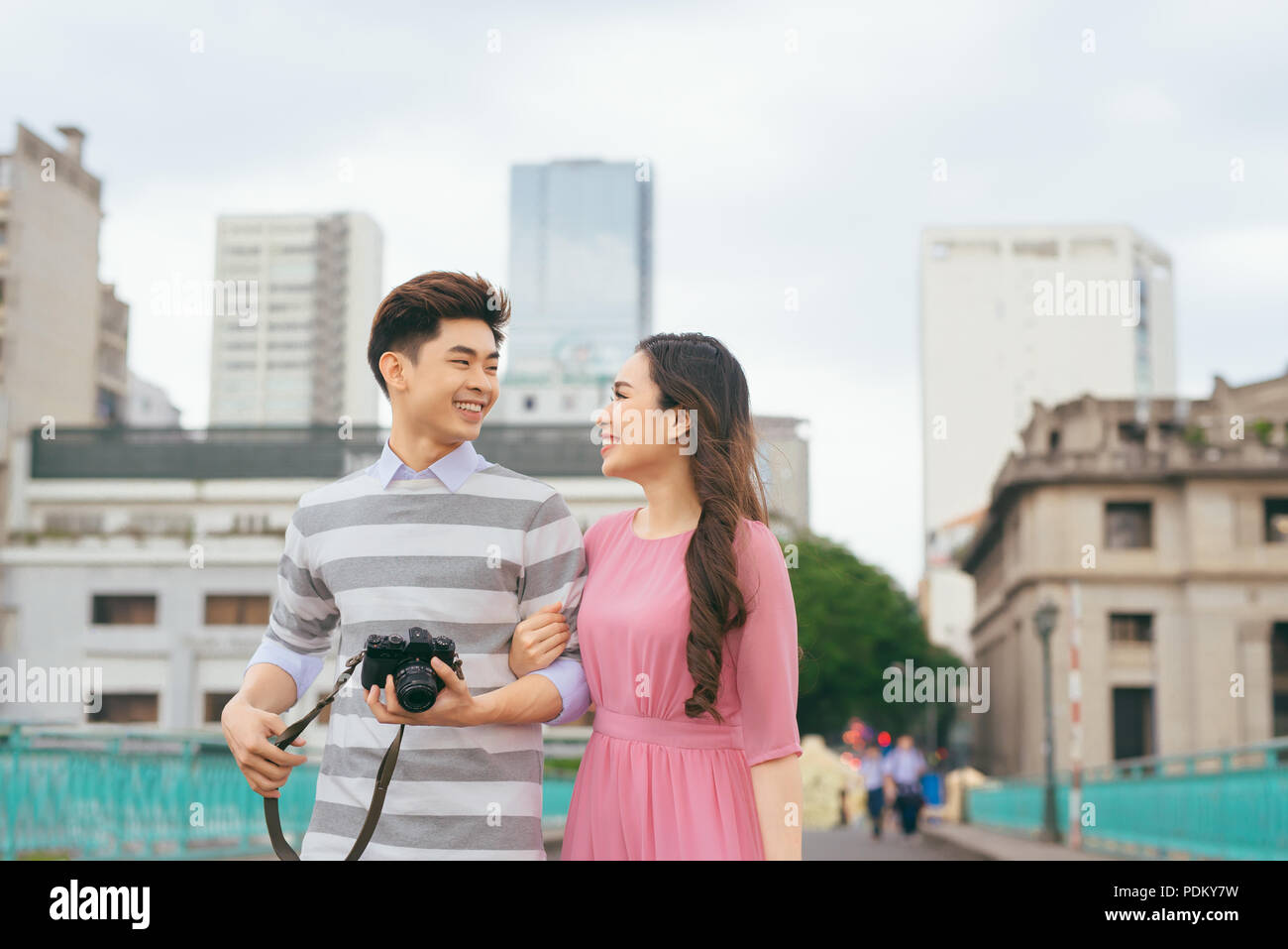 Young lovers on holiday hi-res stock photography and images - Alamy