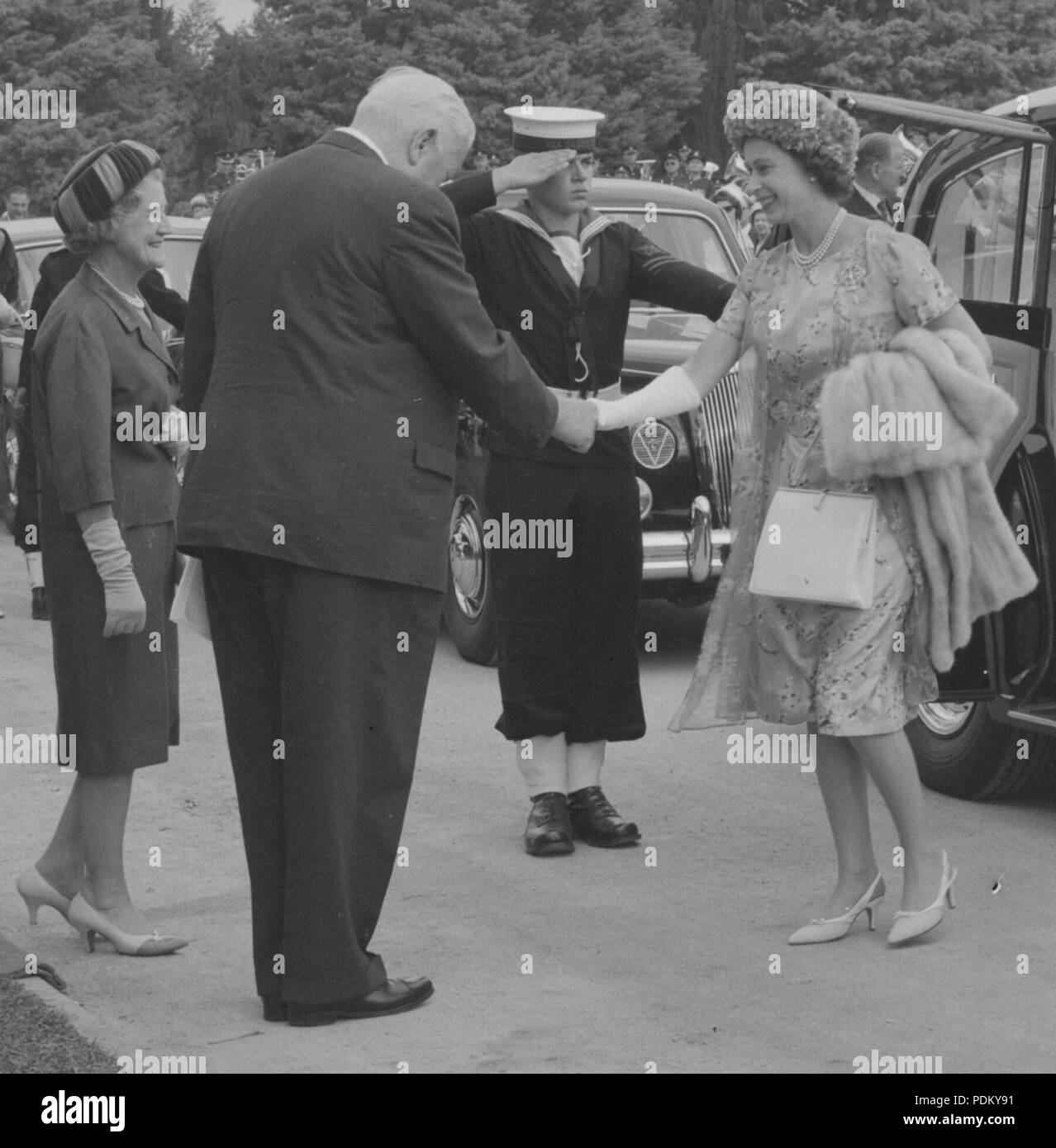Queen elizabeth ii australian Black and White Stock Photos & Images - Alamy