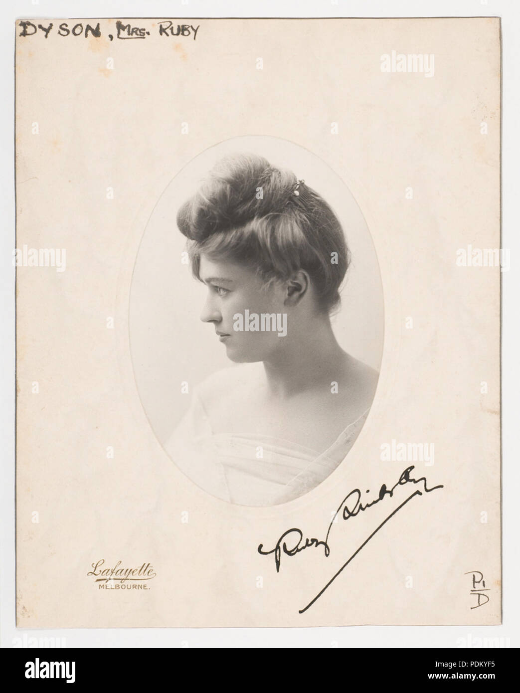 127 Ruby Lindsay, artist - portrait, ca. 1908 Stock Photo - Alamy