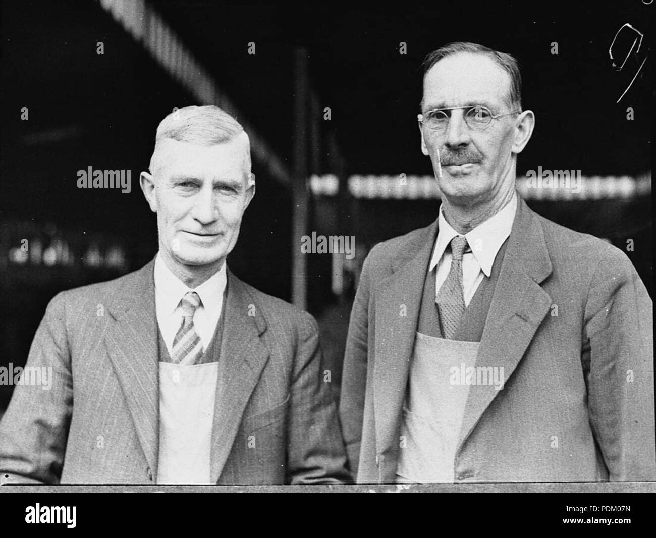 Show opening Black and White Stock Photos & Images - Alamy