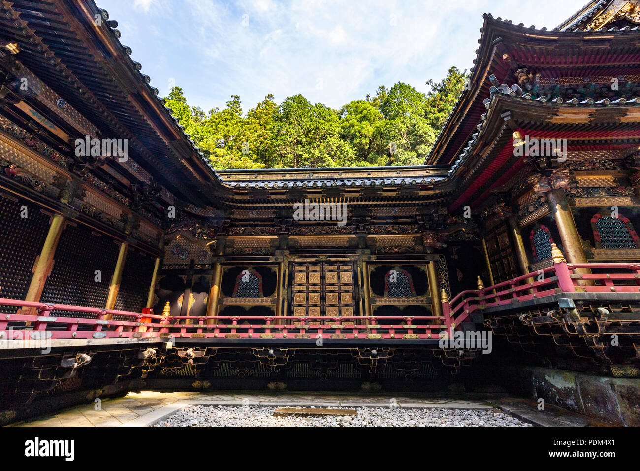 Taiyuin mausoleum architecture nikko hi-res stock photography and ...