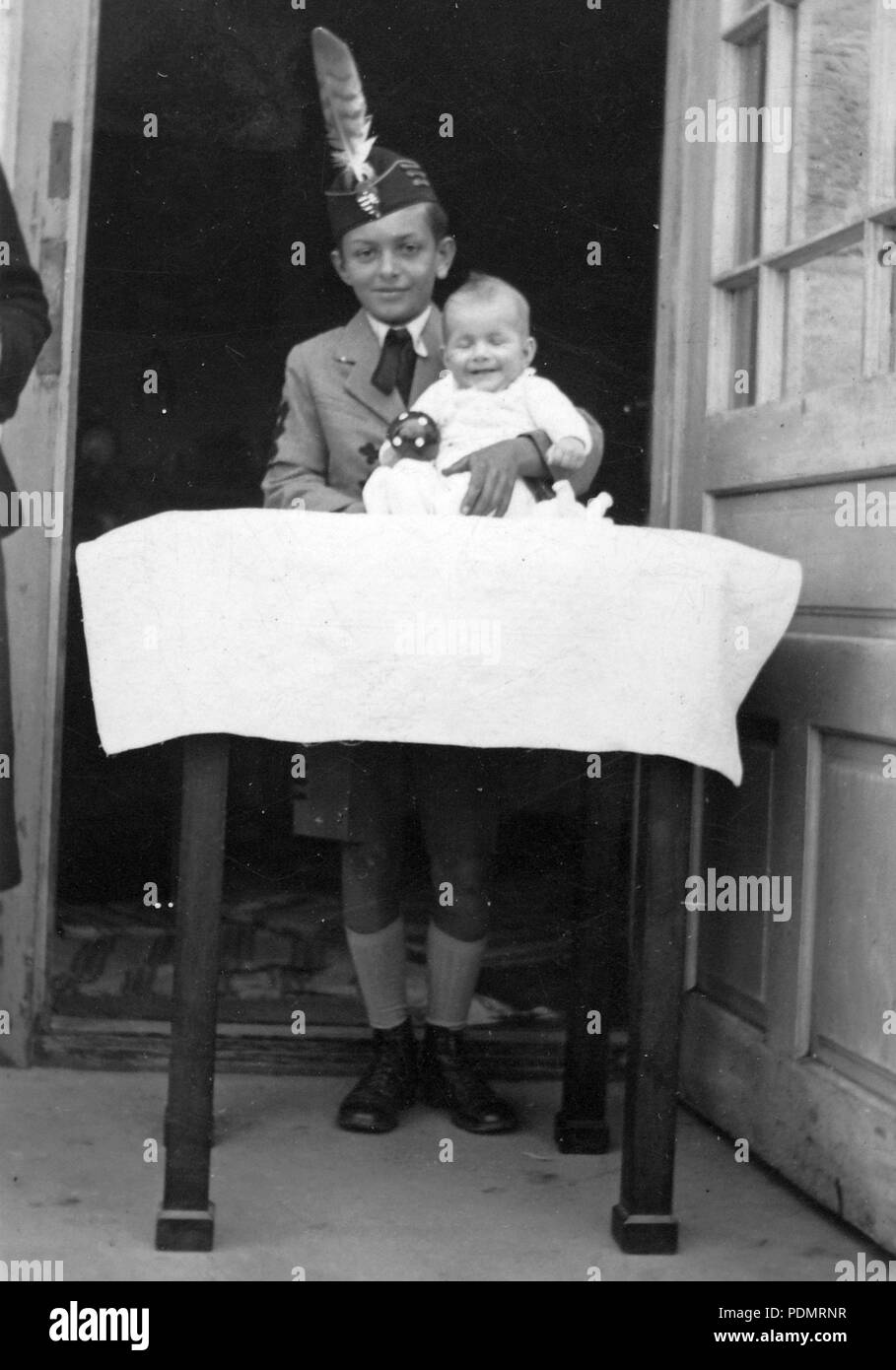 Double bond Black and White Stock Photos & Images - Alamy