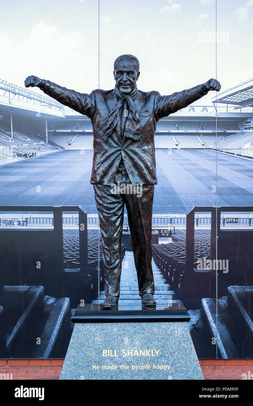 Paisley statue anfield hi-res stock photography and images - Alamy