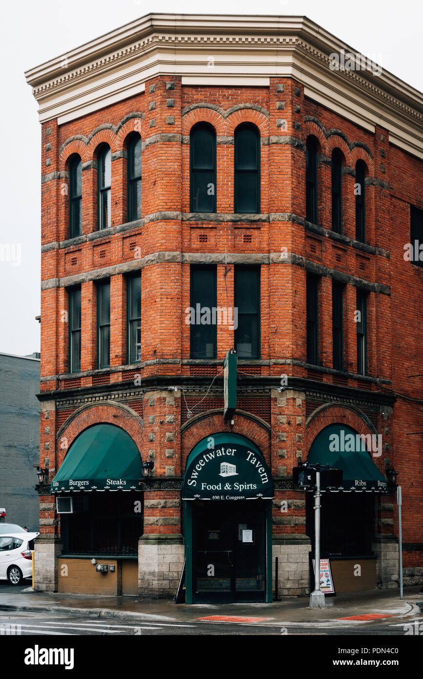 Brick building in Detroit, Michigan Stock Photo - Alamy