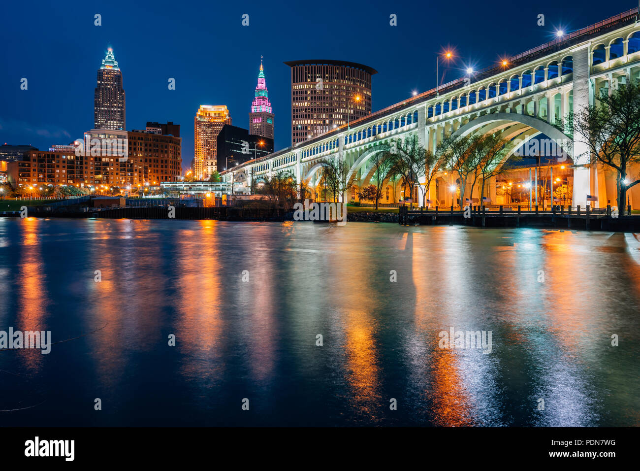 Cleveland ohio skyline at night hi-res stock photography and images - Alamy