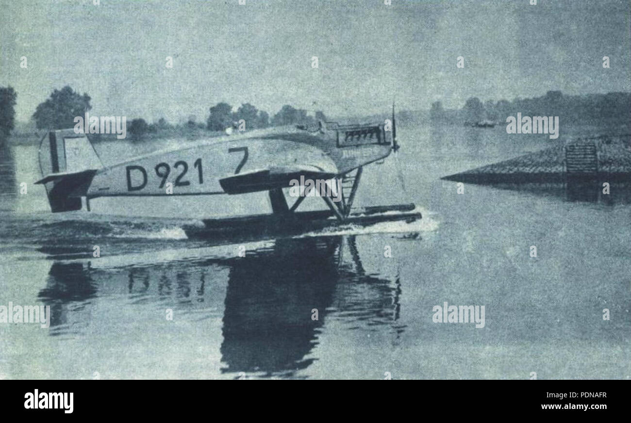 Hydroplane construction hi-res stock photography and images - Alamy