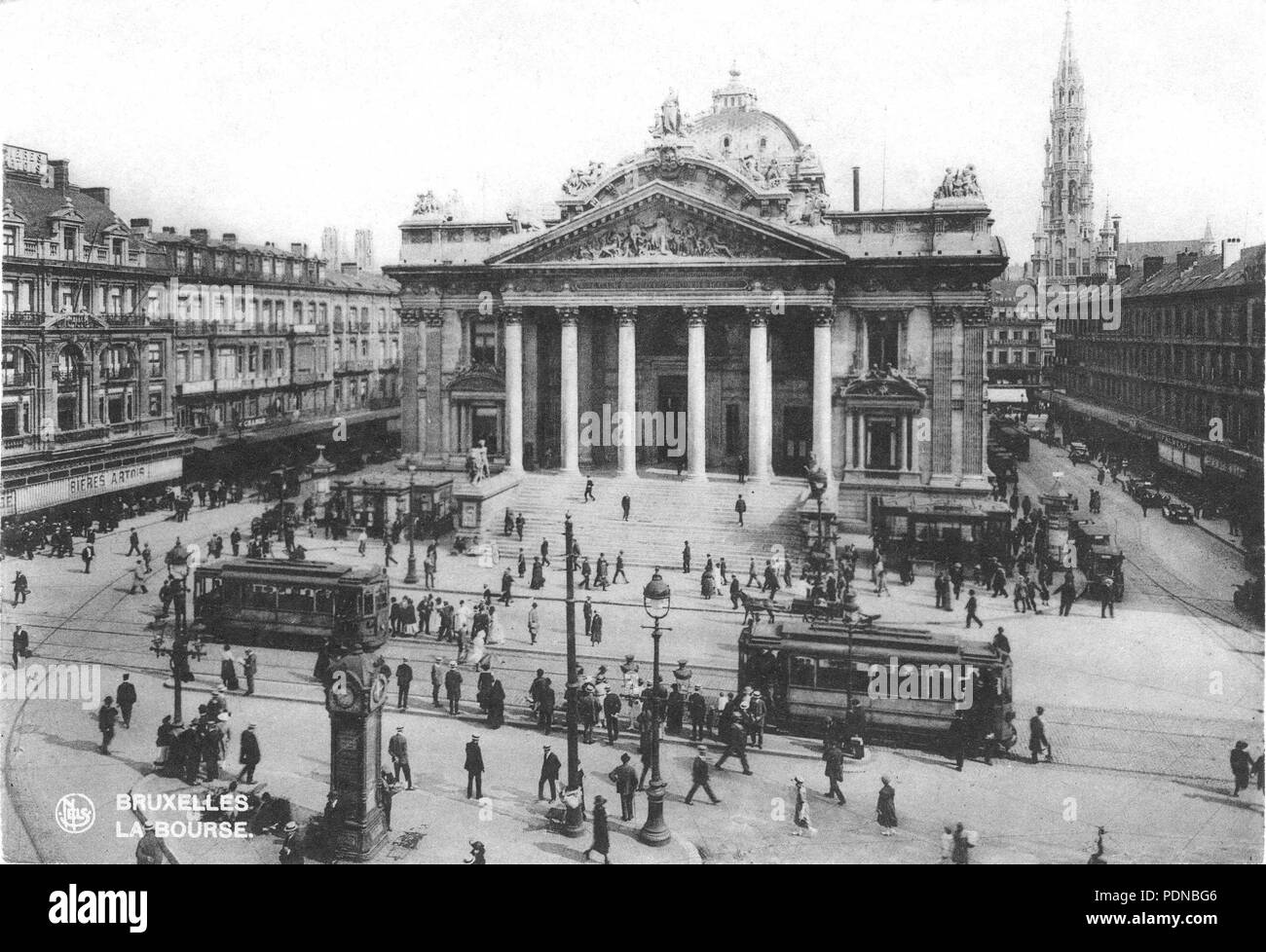 89 Brussel Beurs met trams Stock Photo - Alamy