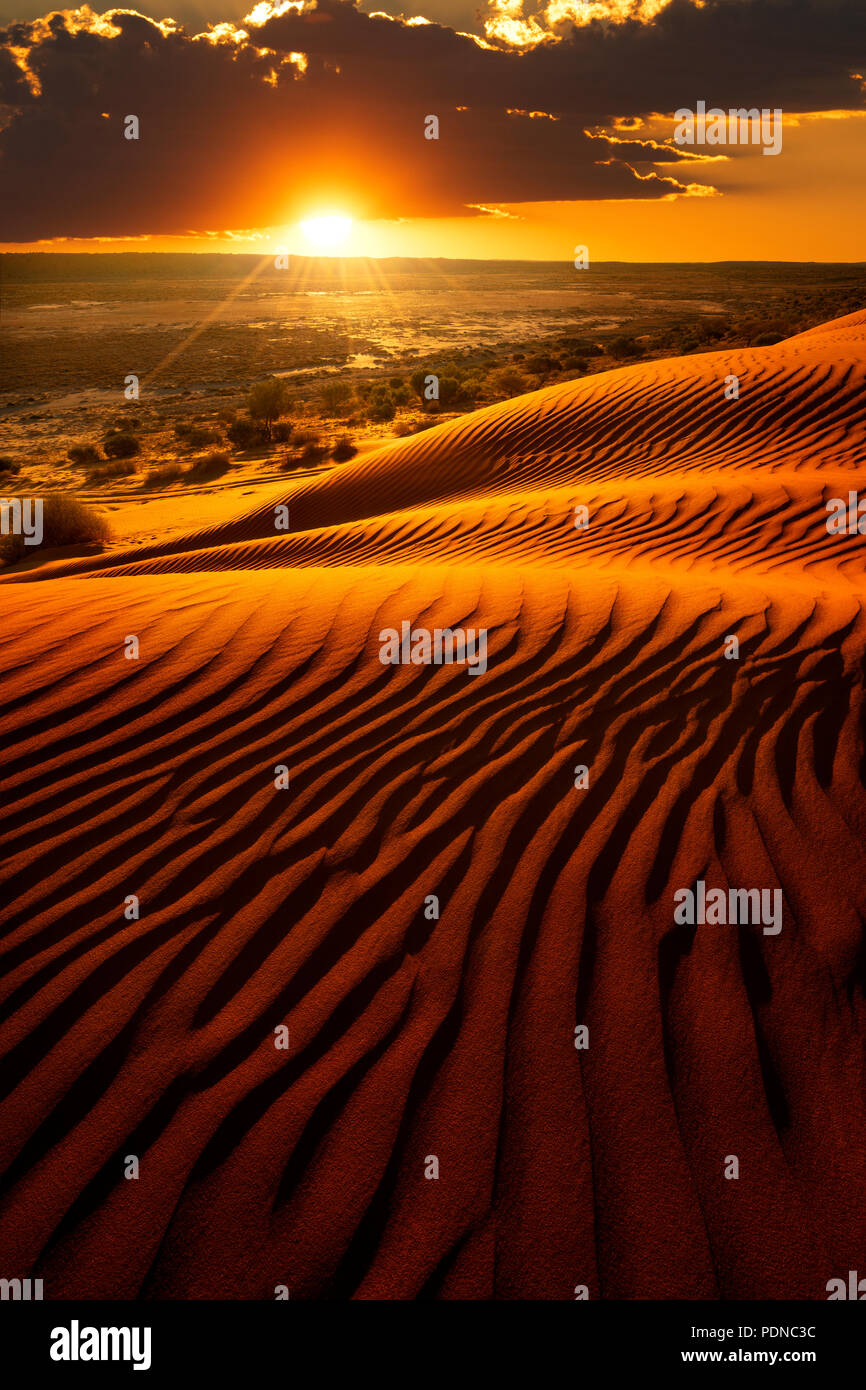Desert sunset hi-res stock photography and images - Alamy