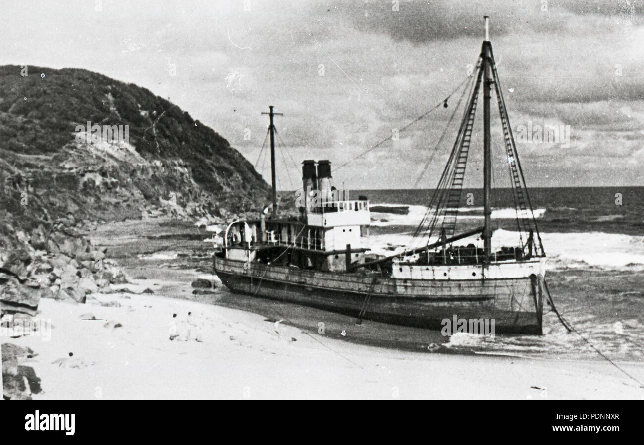 12 Wreck of HMAS Allenwood 1951 Flickr 5779640322 Stock Photo - Alamy