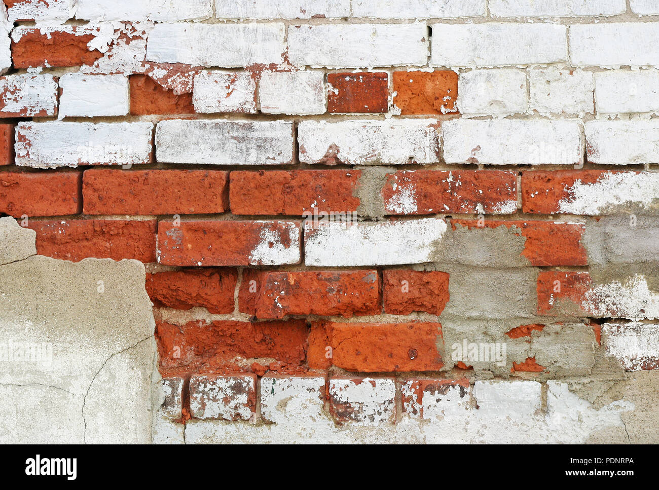 Old brick wall falling apart hi-res stock photography and images - Alamy